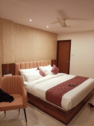 Super Collection O Hotel Manu, Collection O Bangalore, Book @ ₹1134 - OYO