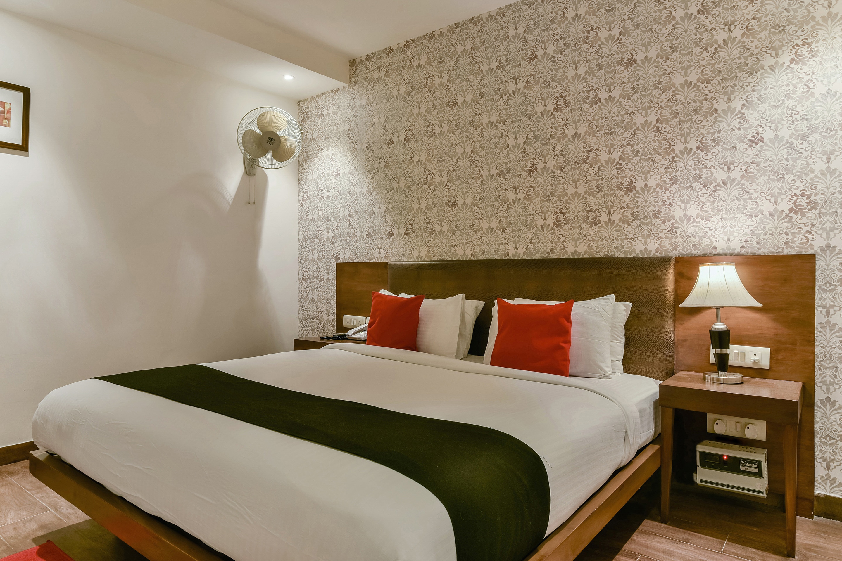 Hotel O Imperial, Flagship Delhi Transit, Book @ ₹587 - OYO