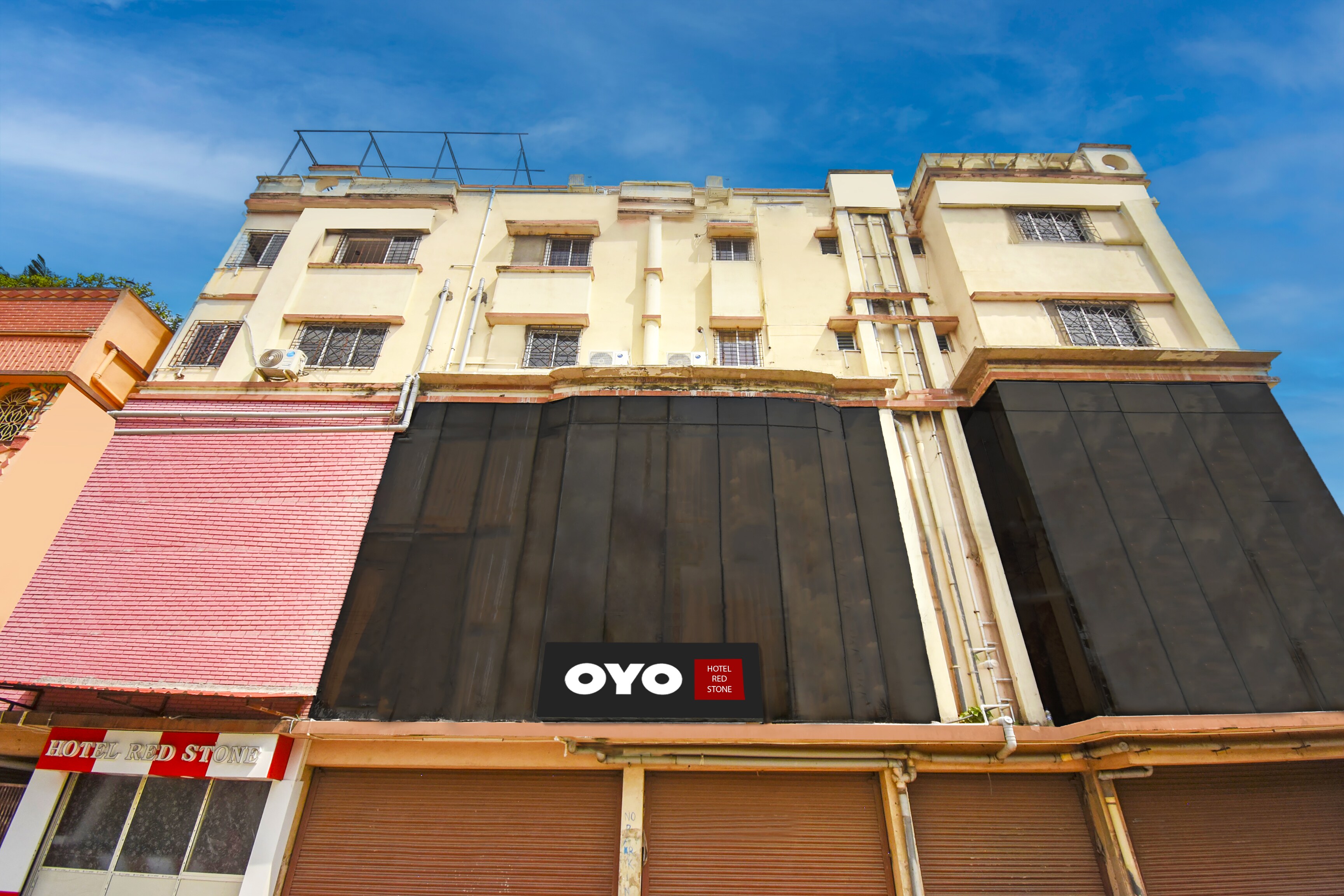 Budget Super OYO Flagship Red Stone Near Netaji Subhash Chandra Bose ...