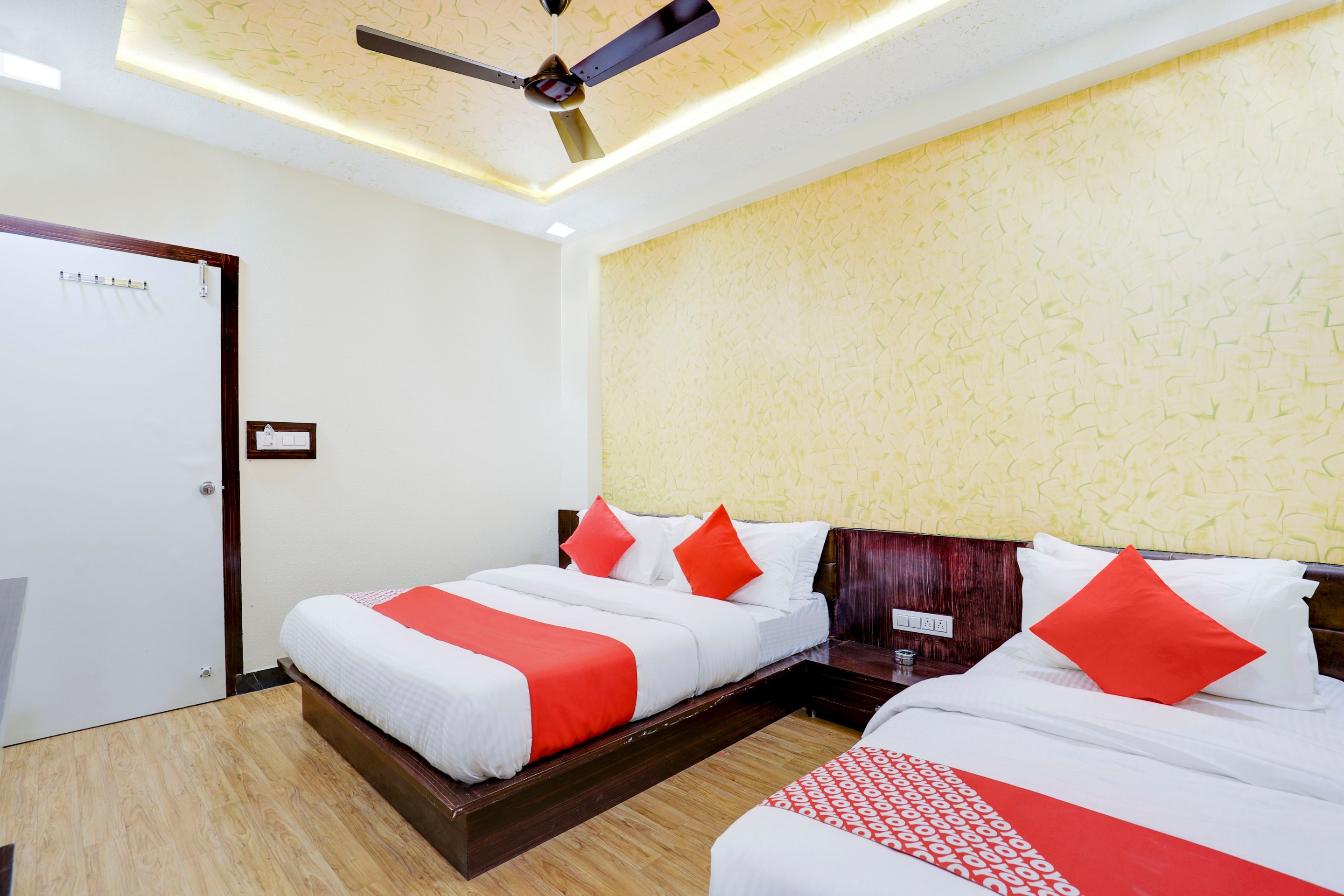 Couple Collection O Hotels in Sg Highway, Ahmedabad | Couple Friendly ...