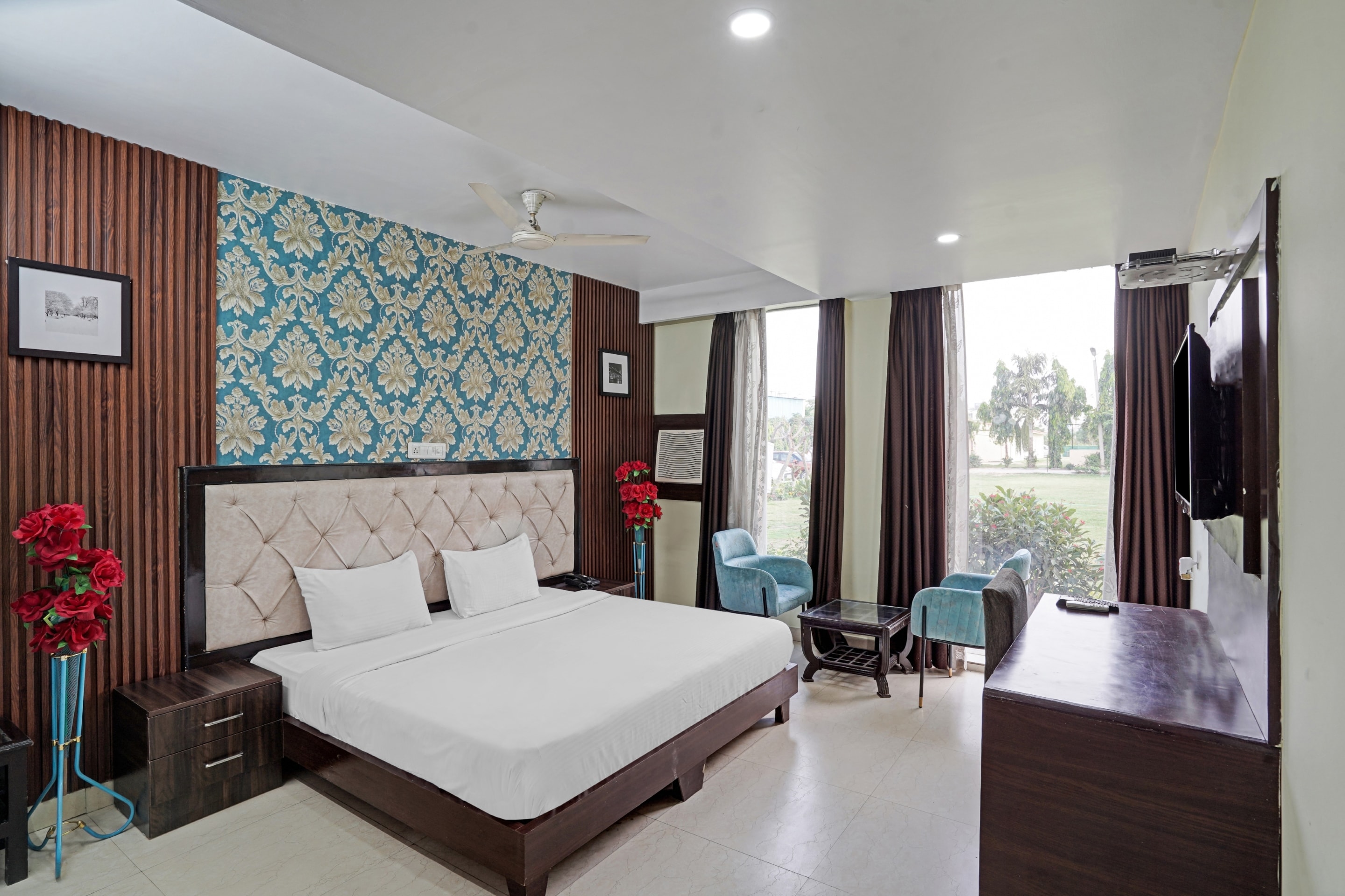 Palette Hotels in Iris Tech Park, Gurgaon Starting @ ₹1520 - Upto 65% ...