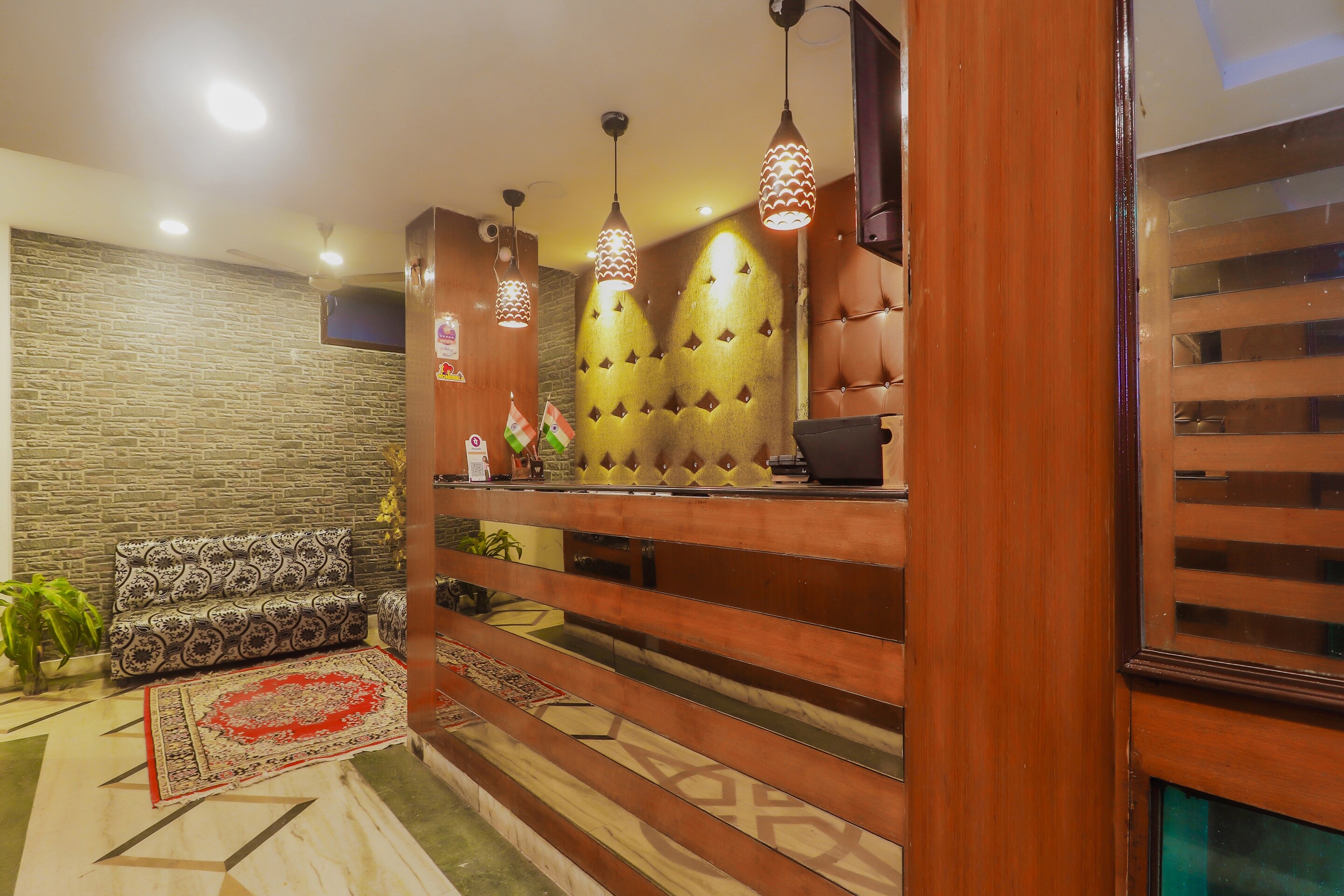 OYO Hotel Meredian near Nampally Railway statiom, OYO Rooms Hyderabad ...