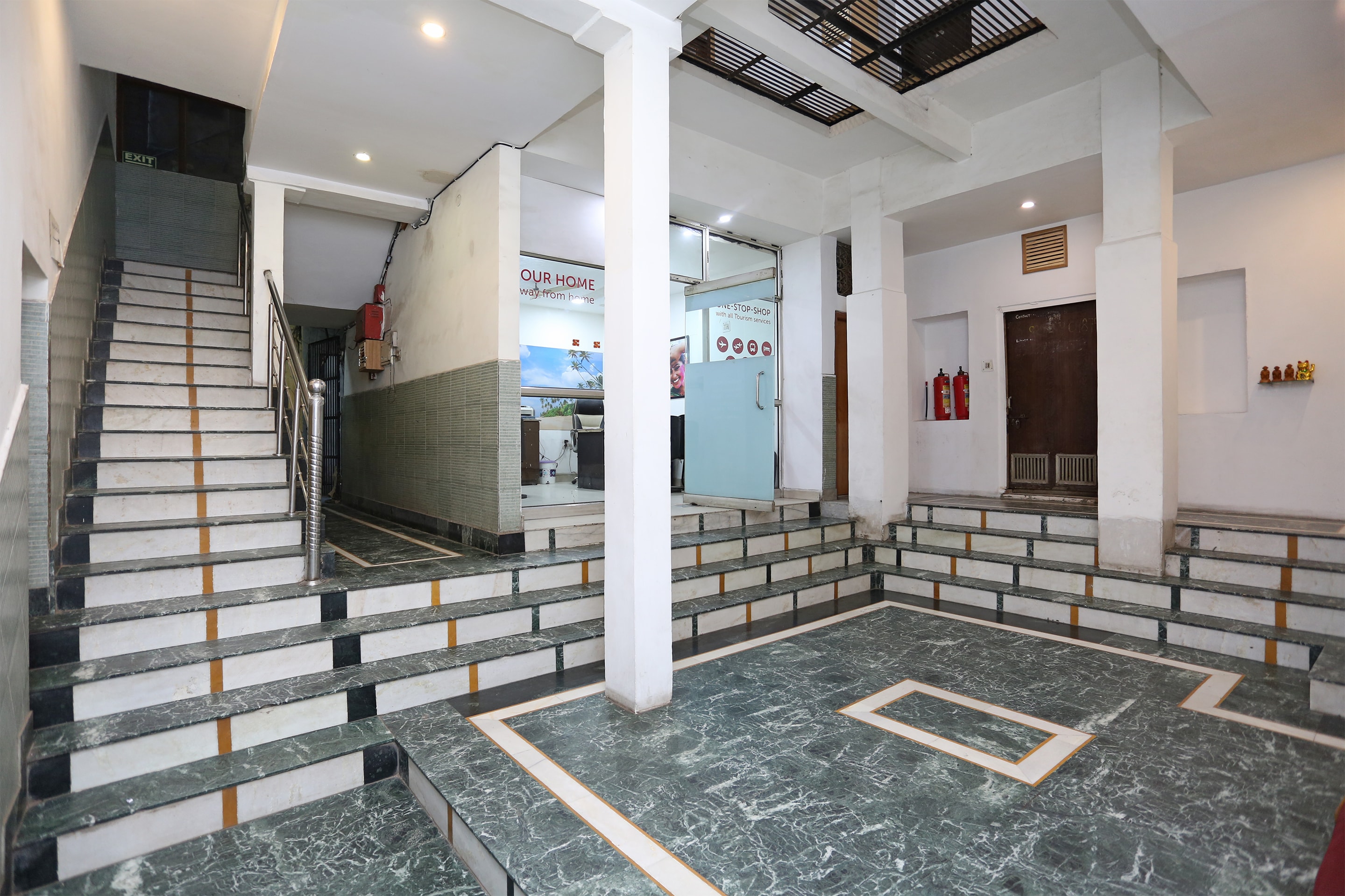 Hotel O Vishal Guest House, Flagship Delhi, Book @ ₹1128 - OYO