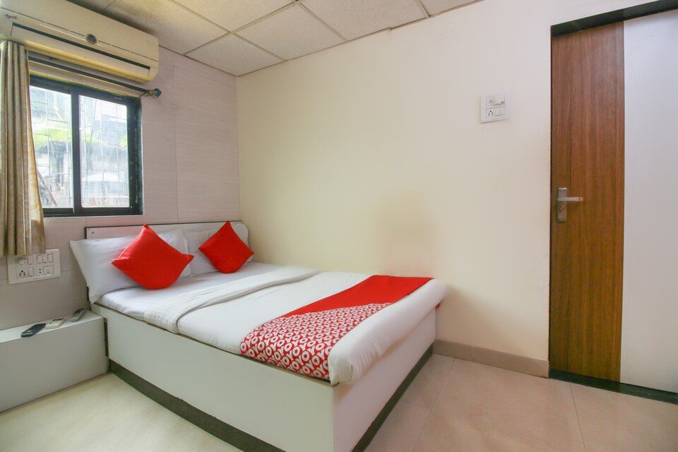 OYO 74550 Sana Executive, OYO Rooms Mumbai, Book @ ₹1095 - OYO