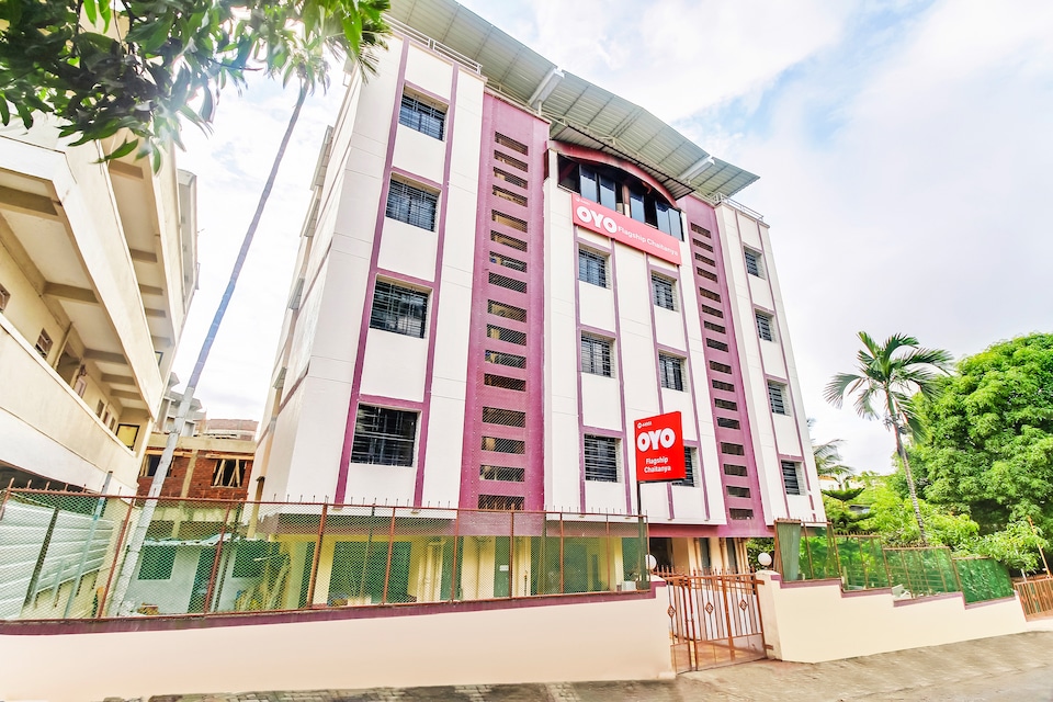Super OYO Flagship Chaitanya Near Fun Time Multiplex, Flagship Pune ...