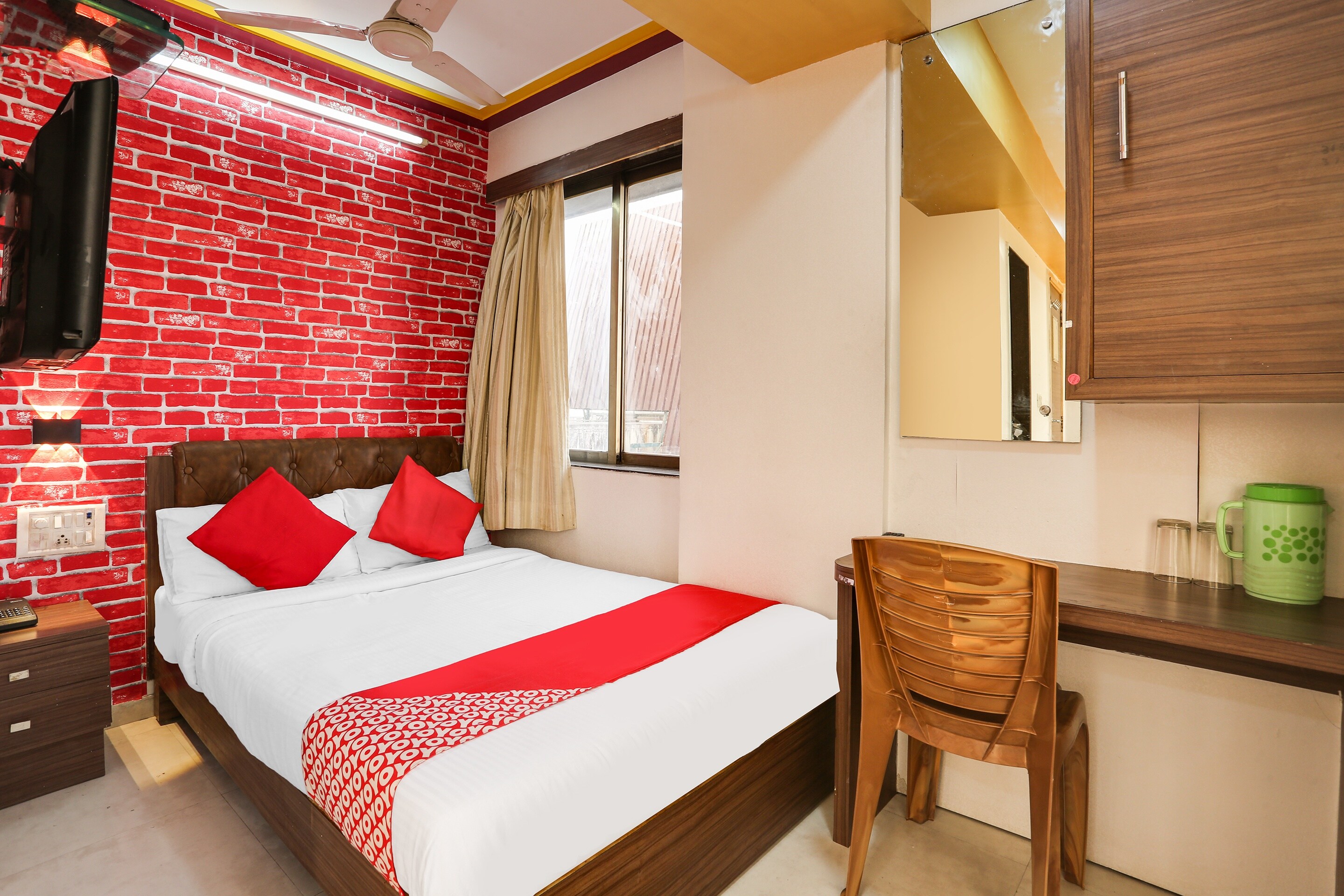 OYO 75196 Delight Inn , OYO Rooms Mumbai, Book @ ₹1959 - OYO