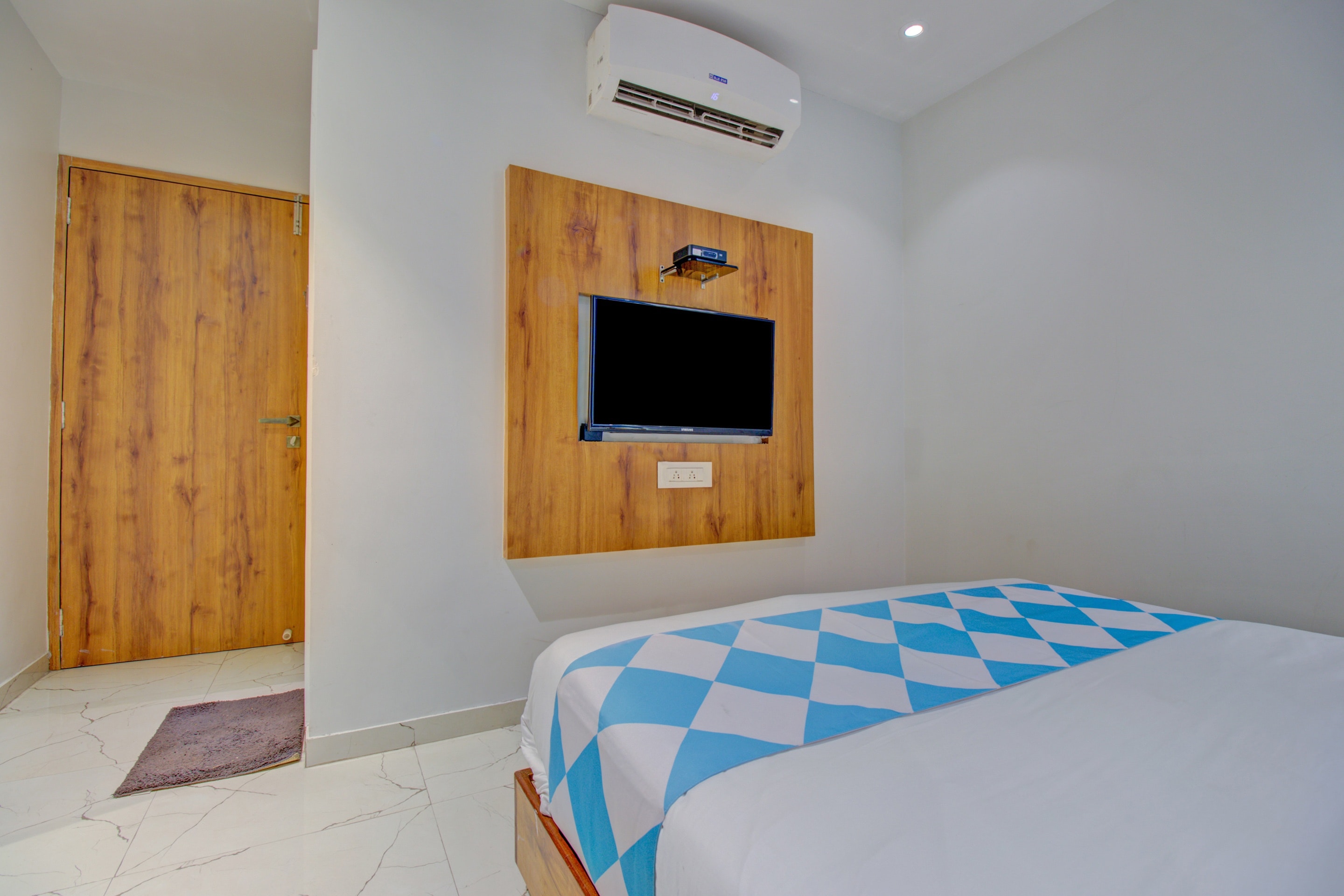 OYO Home 75970 Hotel Astro, Andheri West, Home Mumbai, Book @ ₹1095 - OYO