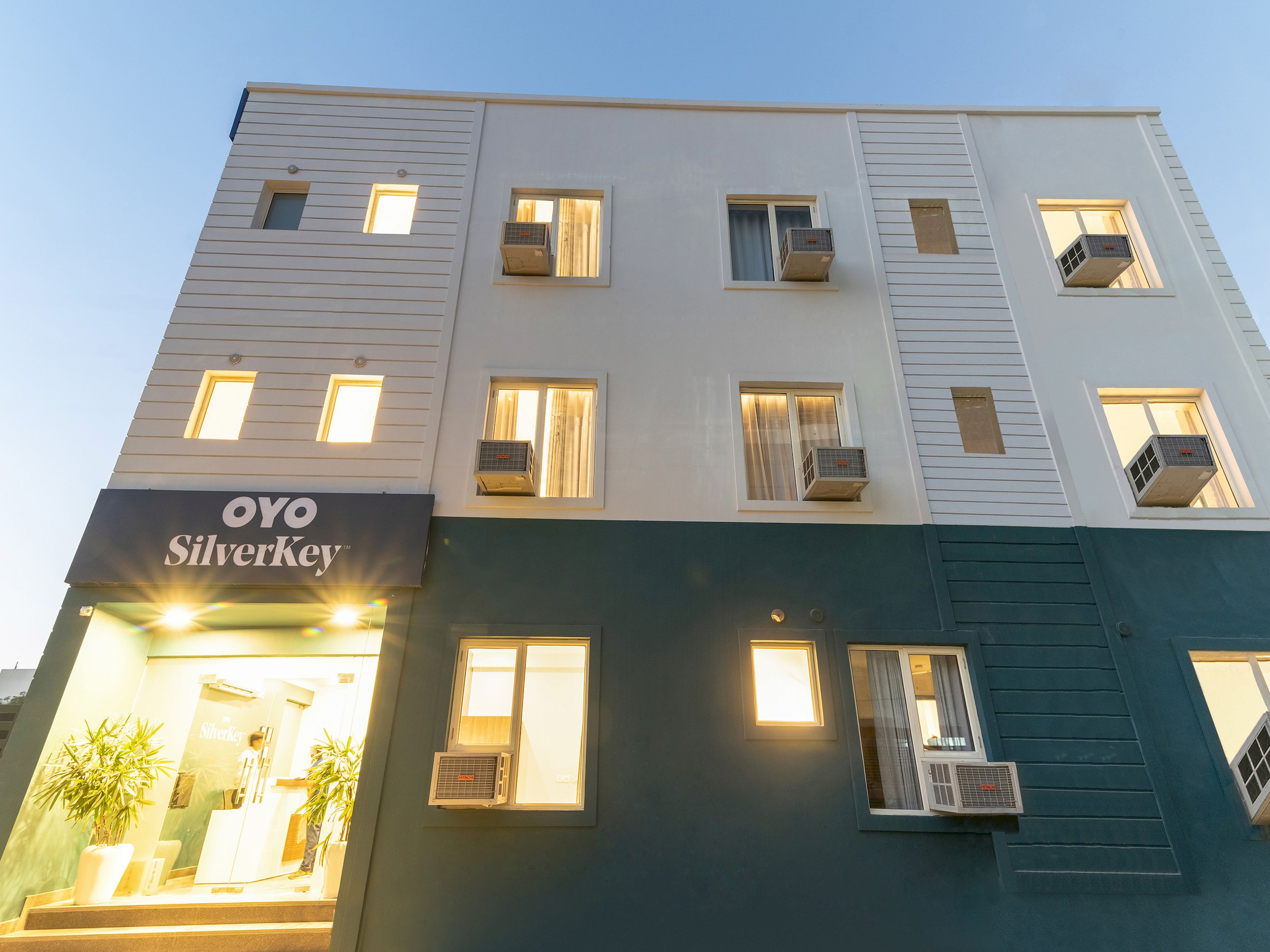 Silver Key Hotels in Signature Towers, Gurgaon Starting @ ₹574 - Upto ...