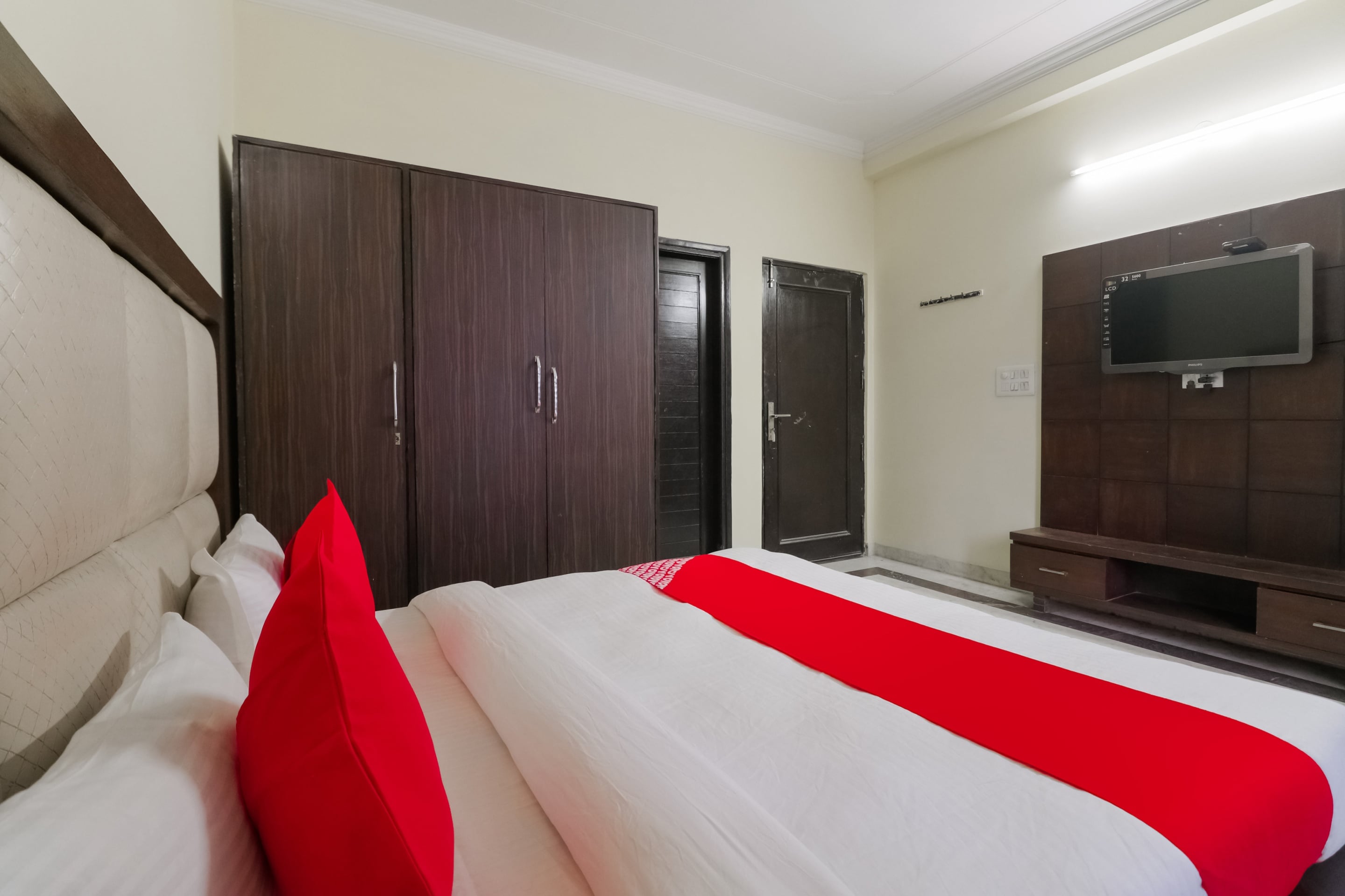 OYO 76117 Revive Premium Hotels, OYO Rooms Gurgaon, Book @ ₹1039 - OYO