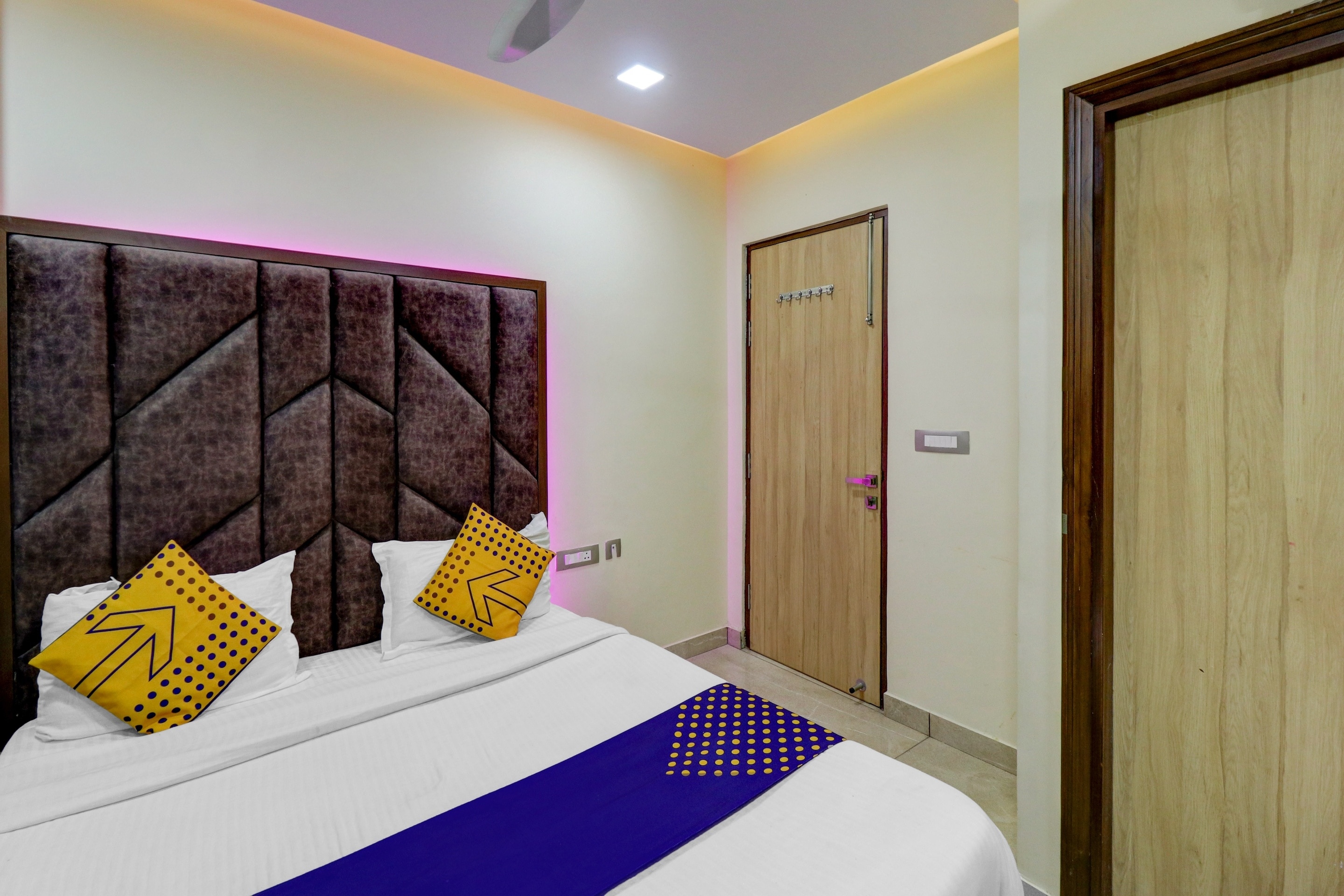 OYO 76162 New Shivani Hotel, OYO Rooms Moradabad, Book @ ₹1095 - OYO