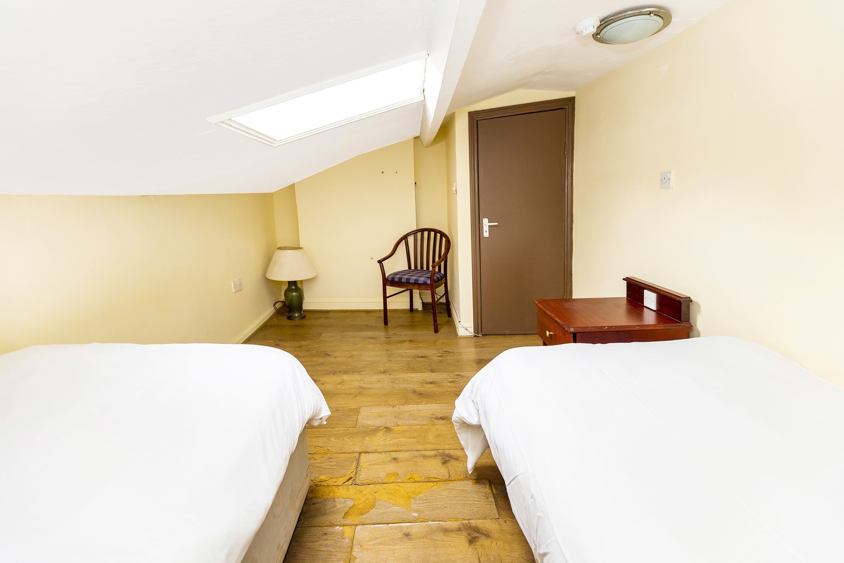 OYO Old Oak Tree Inn, OYO Hotels Southall, Book @ £46 - OYO