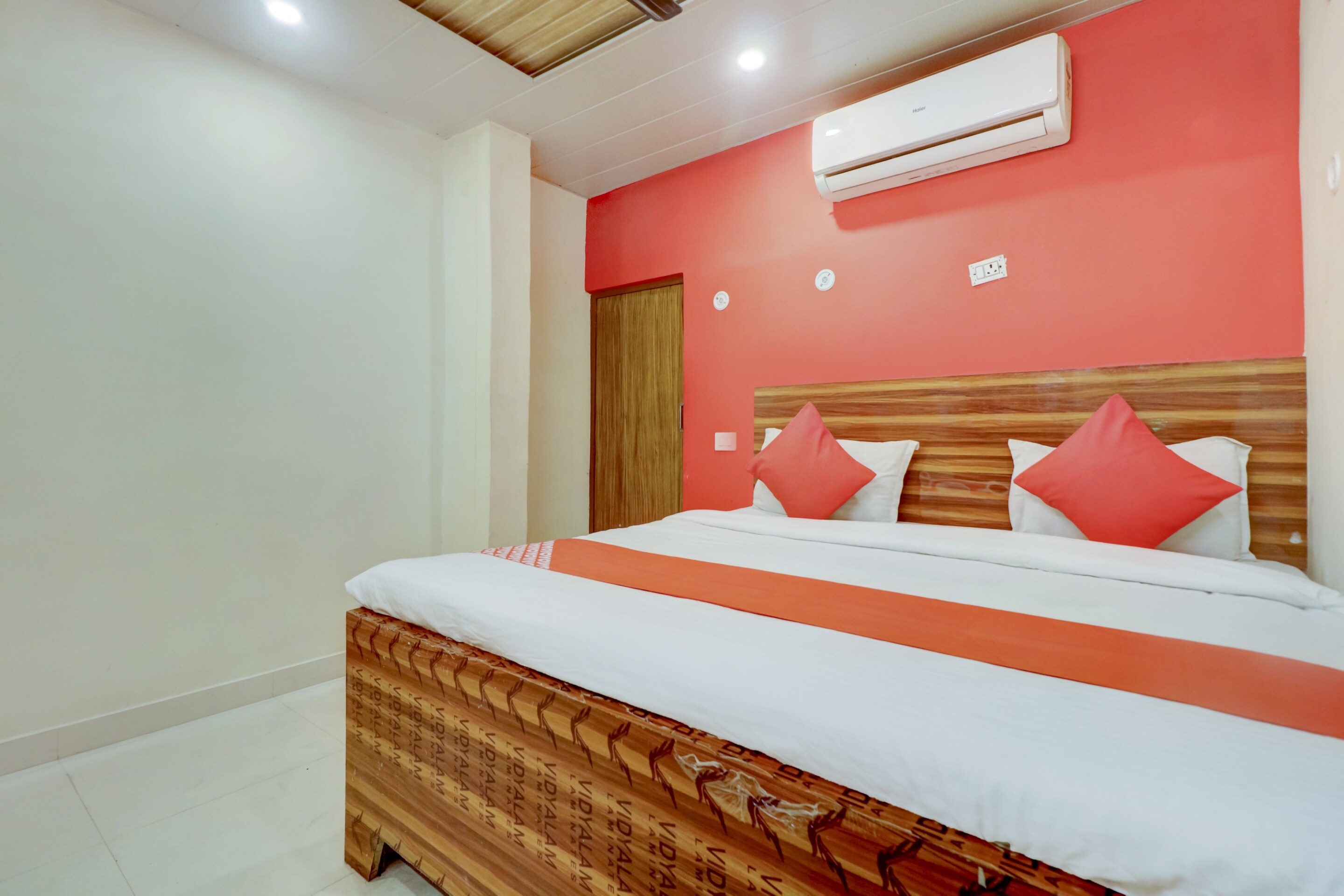 OYO 76835 Hotel New Royal King One, OYO Rooms Ghaziabad, Book @ ₹1095 - OYO
