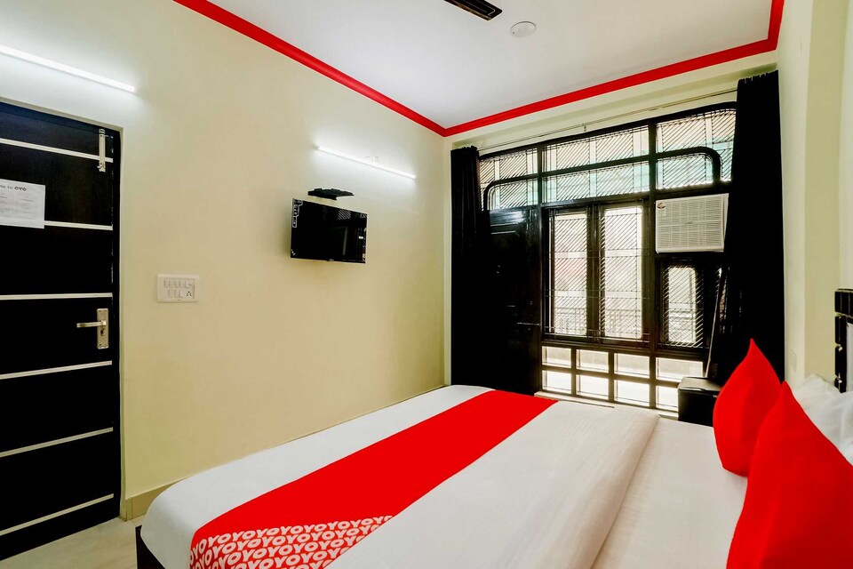 OYO The Golden Bridge Near M2k Cinemas Rohini, Flagship Delhi, Book ...