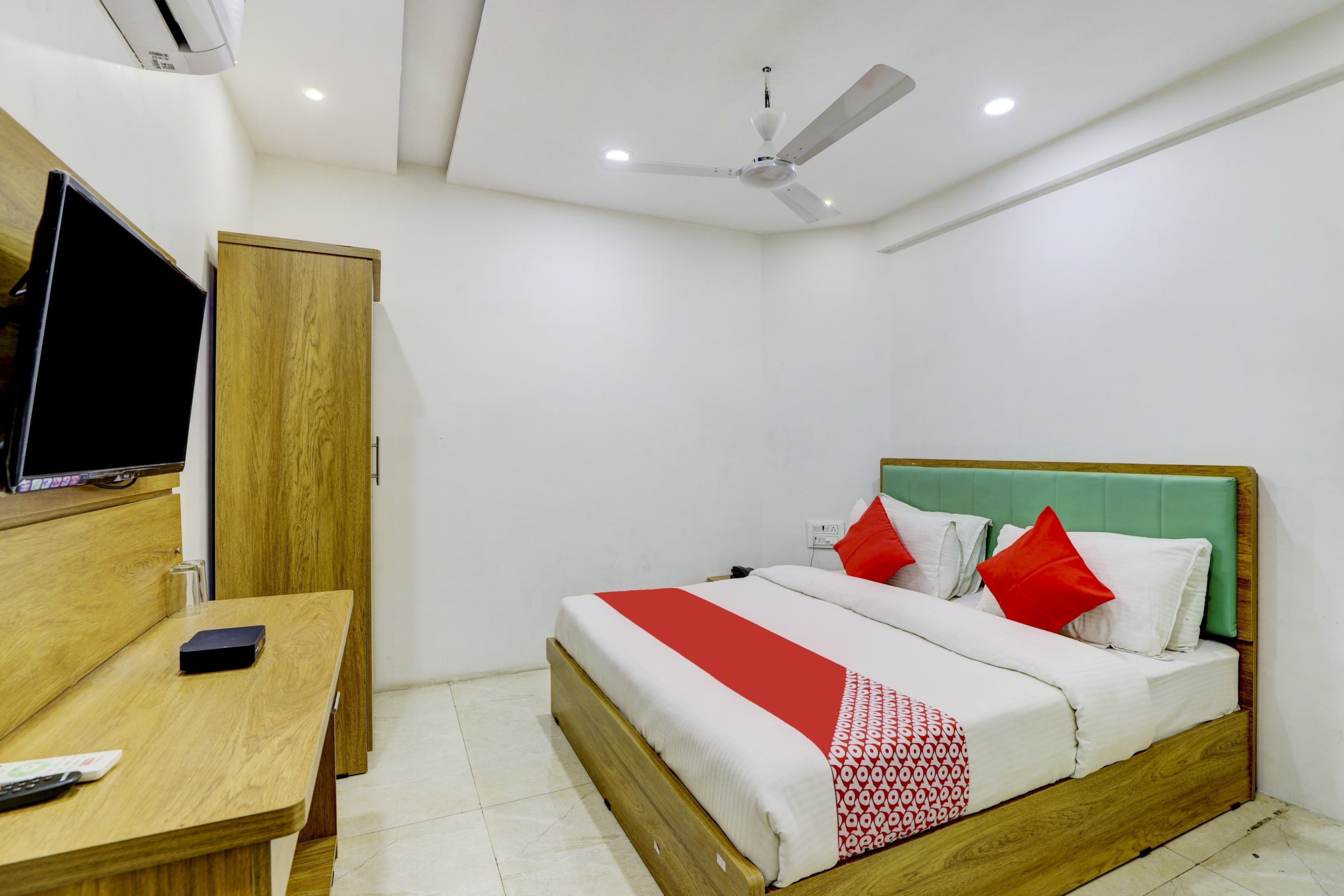 Hotel O Mount Palace, Flagship Rajkot, Book @ ₹1077 - OYO