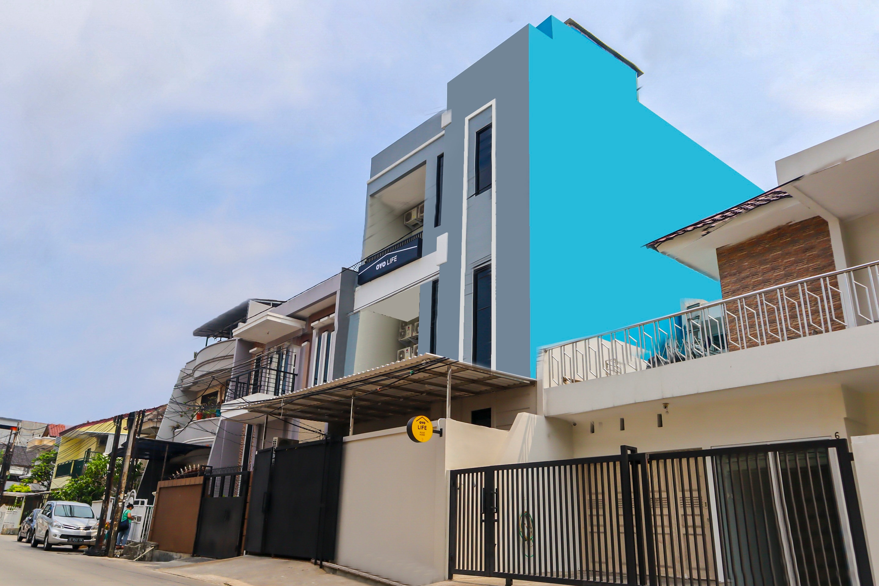 OYO Life 90296 Rose Home, OYO Living Jakarta, Book @ Rp111597 - OYO