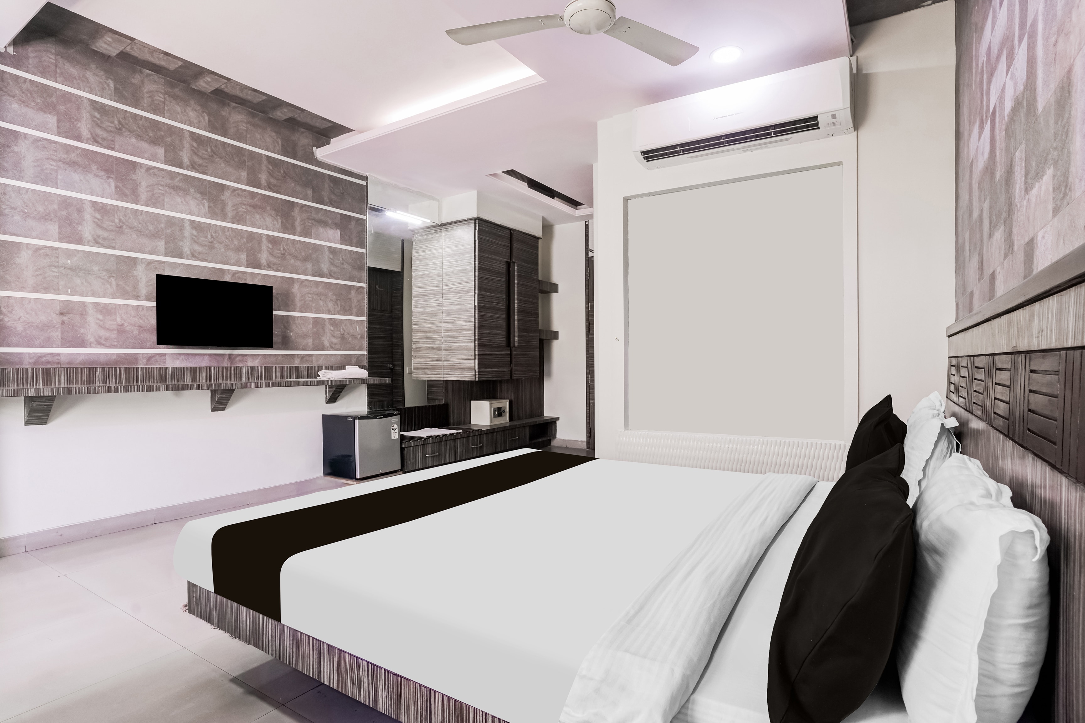 Hotels in Grishneshwar Jyotirlinga Temple, Aurangabad for International ...