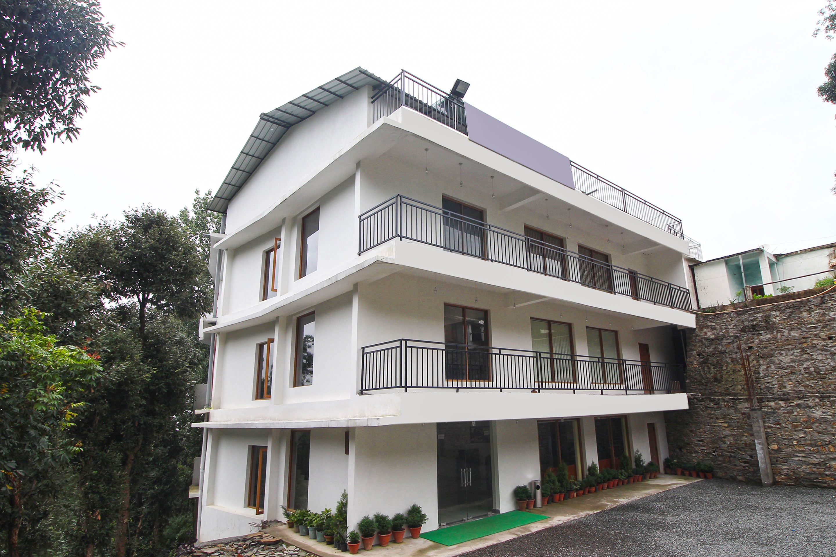 OYO 6659 Ekant Retreat, Premium Chail, Book @ ₹1095 - OYO