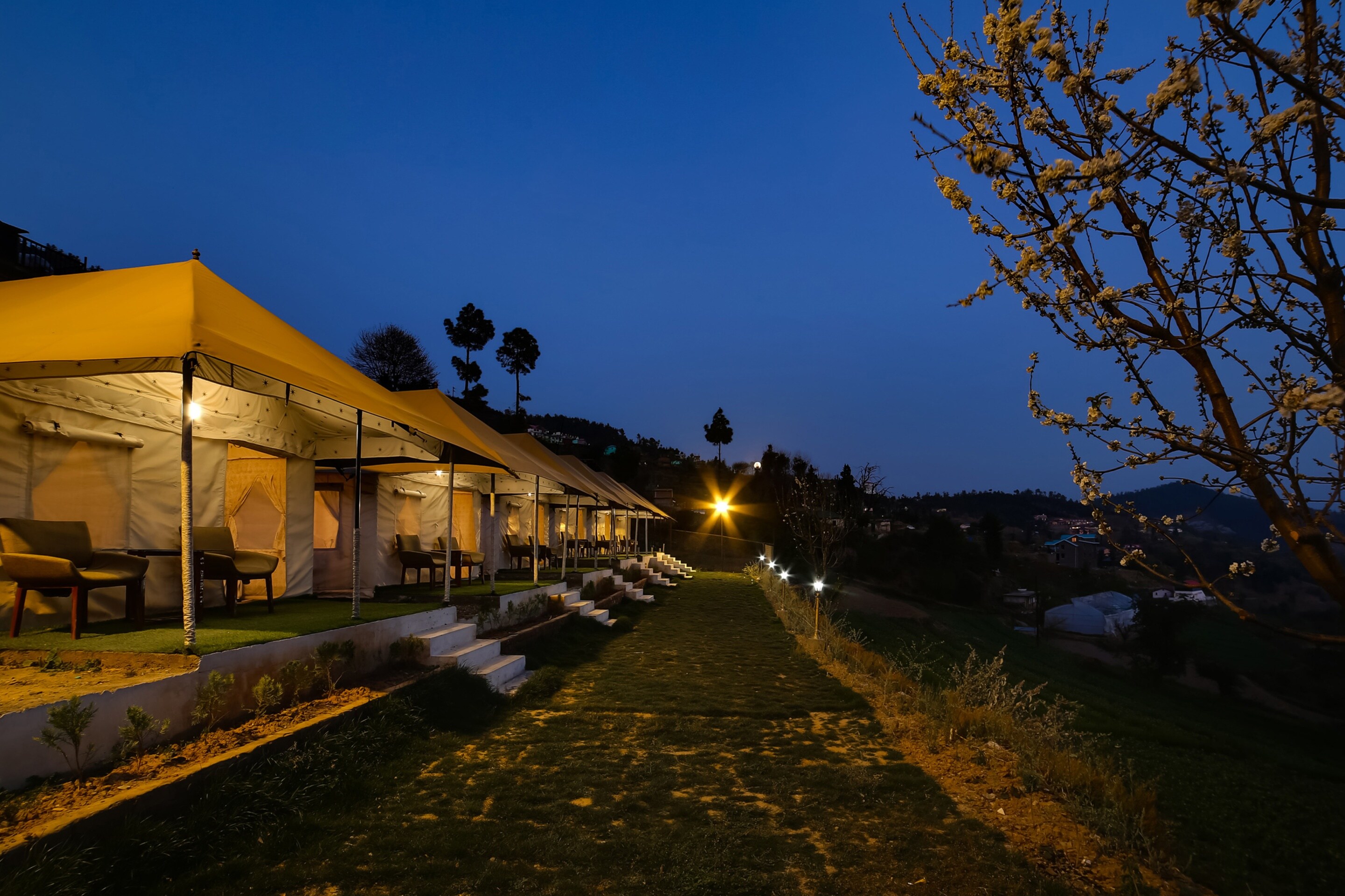 Belvilla Dawn N Dusk Glamping tents with quintessential valley view ...