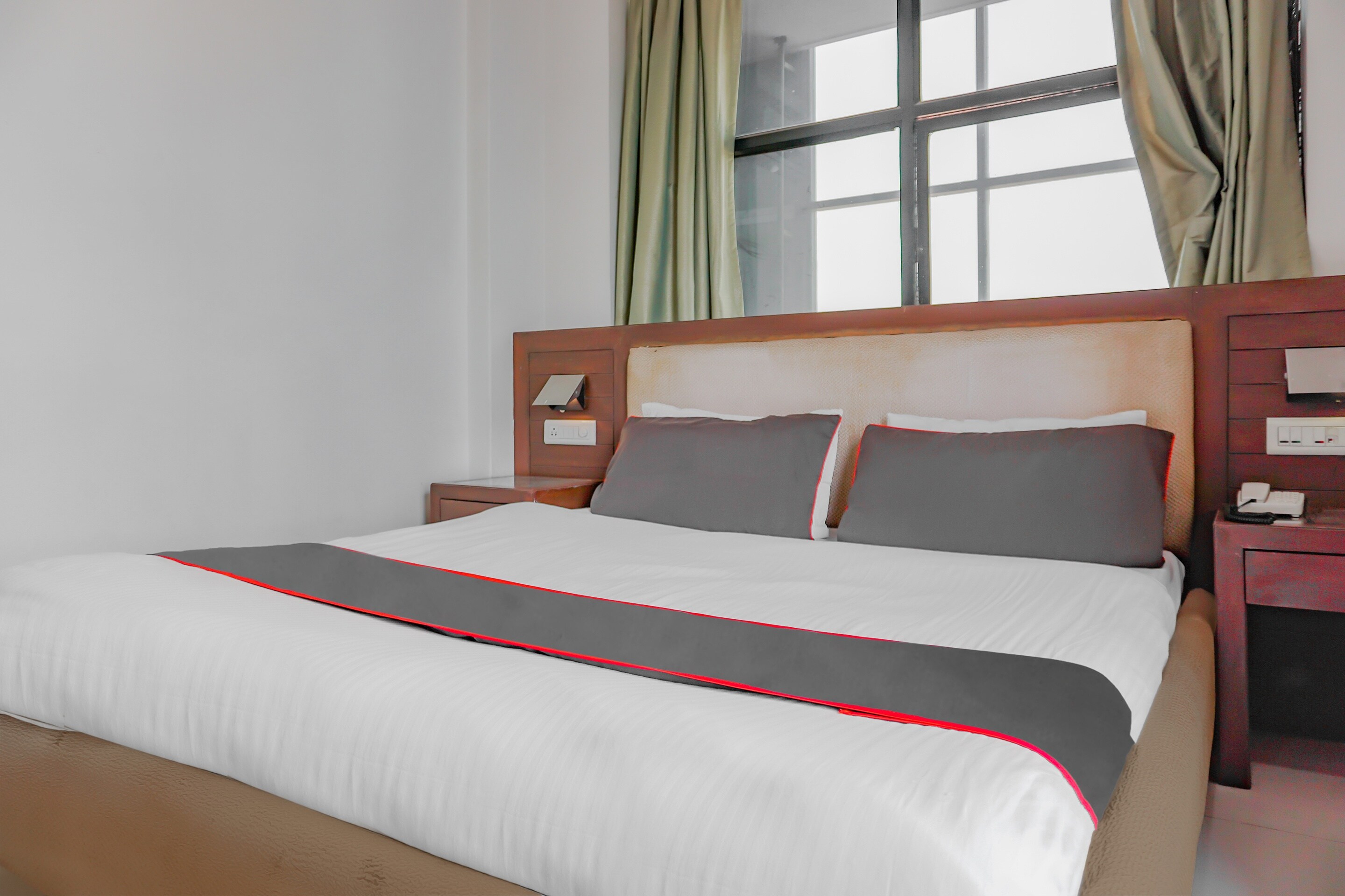 OYO 80131 Collection O hotel Matrix Inn, Collection O Pune, Book @ ₹1095 - OYO