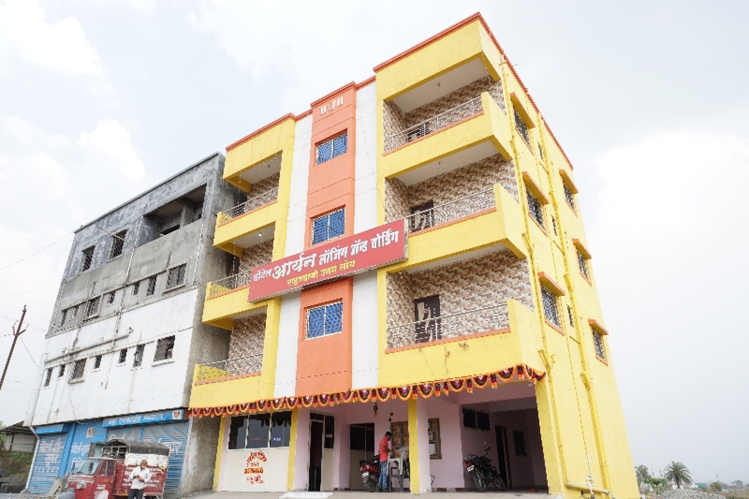 SPOT ON Hotel Aryan Lodging And Boarding, SPOT ON Pune, Book @ ₹755 - OYO