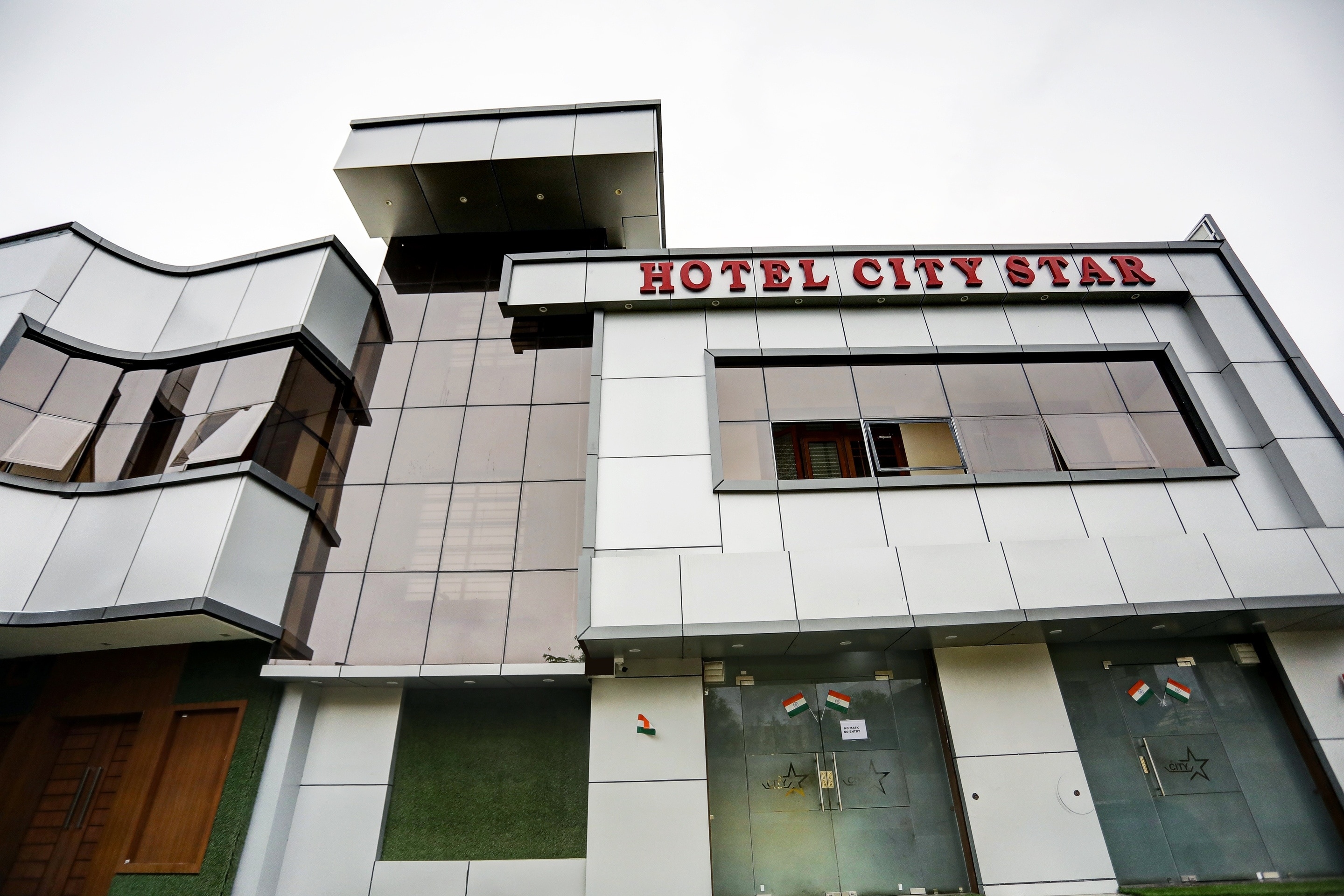 townhouse-hotels-in-satellite-bus-stand-bareilly-starting-1049