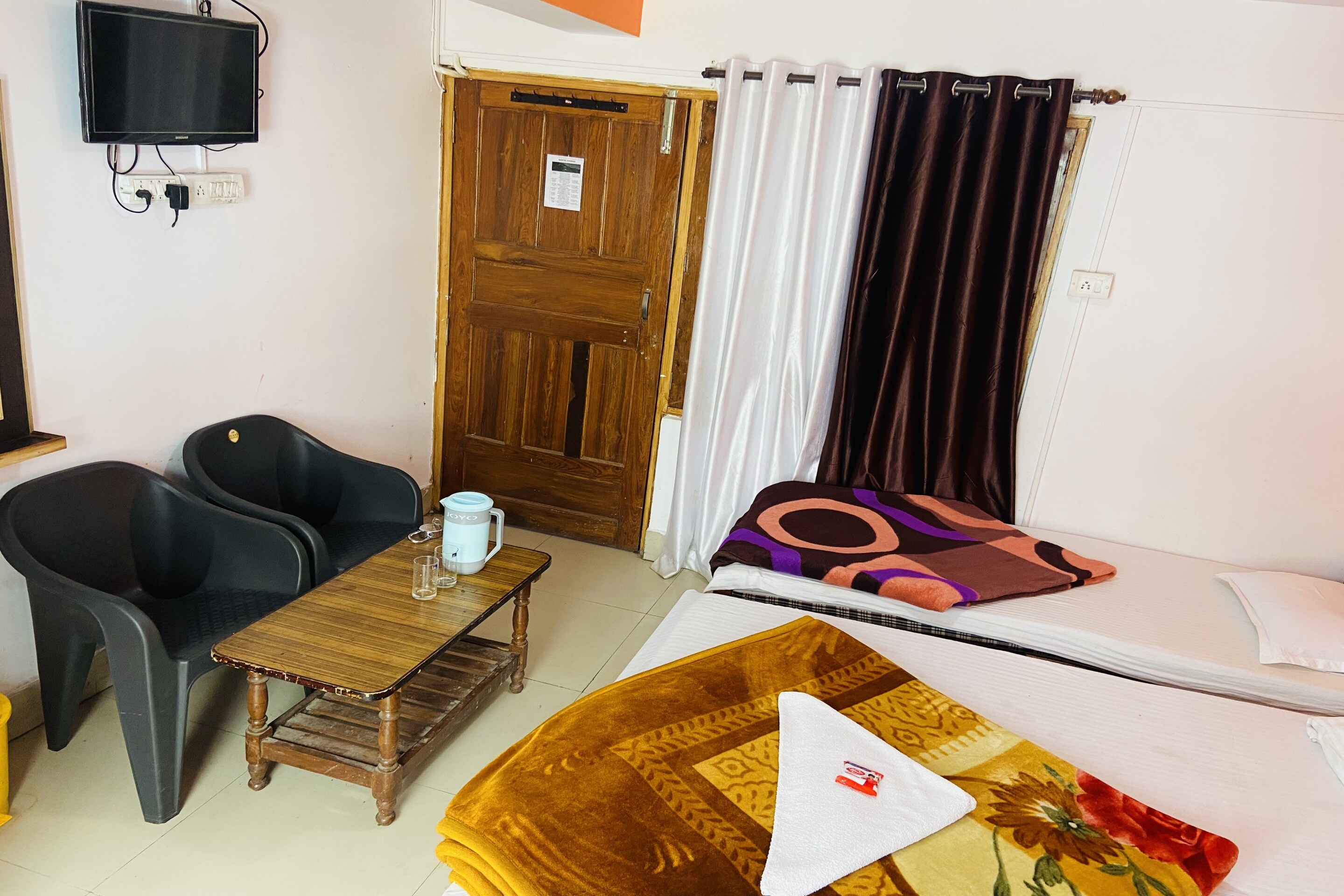 OYO Hotel Gayatri Lake View, OYO Rooms Nainital, Book @ ₹494 - OYO