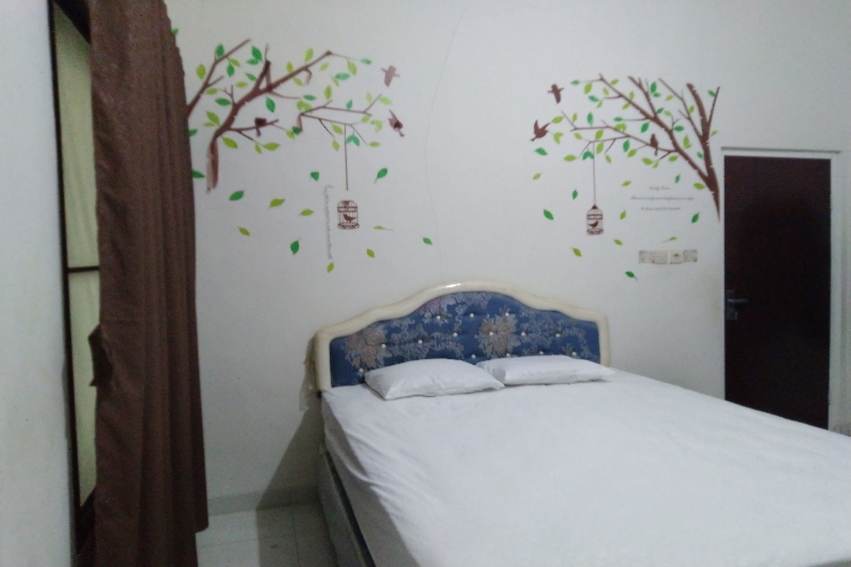 OYO 90614 Spring Homestay, OYO Hotels Jember, Book @ Rp69925 - OYO