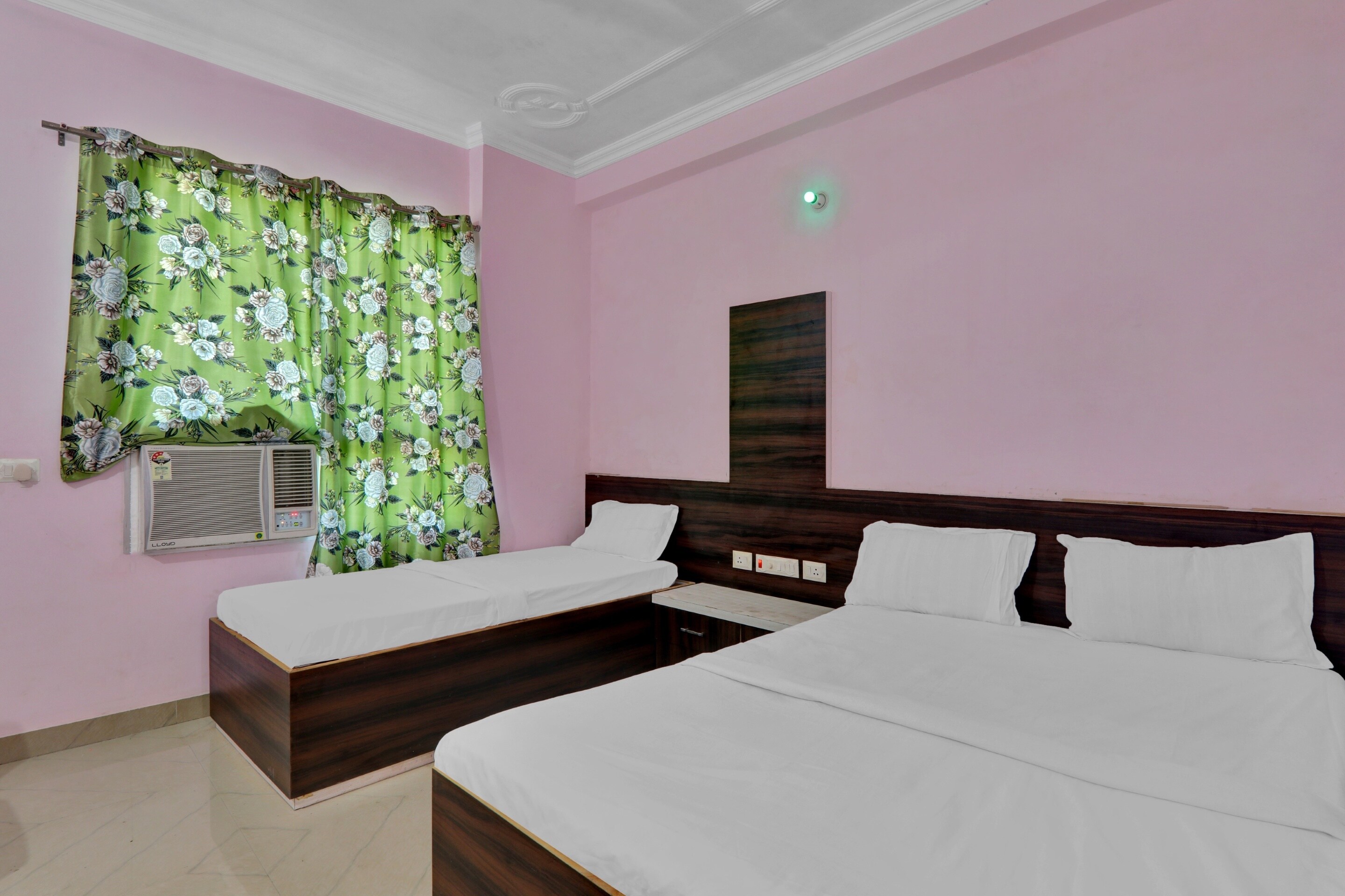 Flagship Hotels in Shri Kashi Vishwanath Temple, Varanasi Starting ...