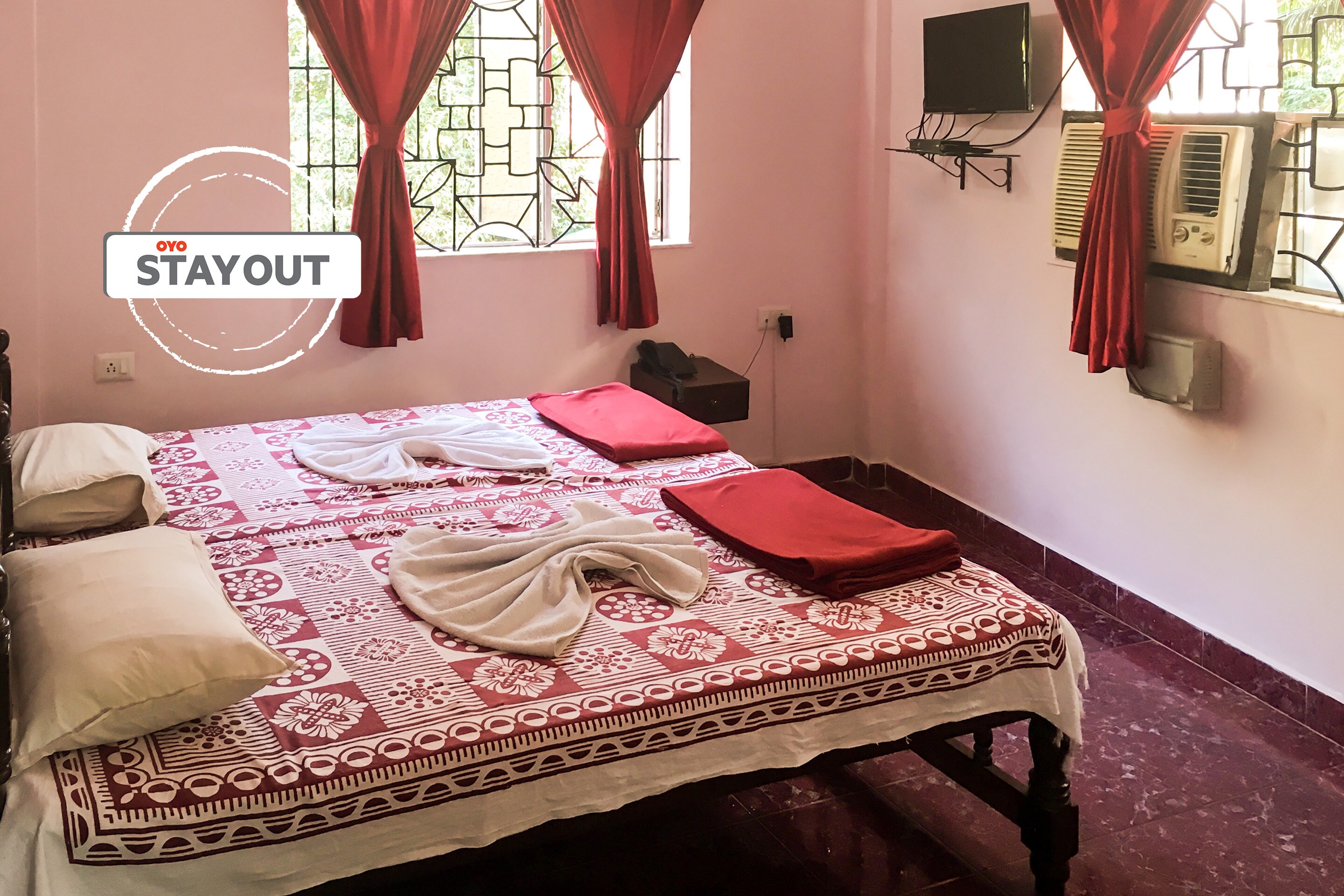 OYO 8012 StayOut Patto Plaza, OYO Rooms Goa, Book @ ₹1095 - OYO