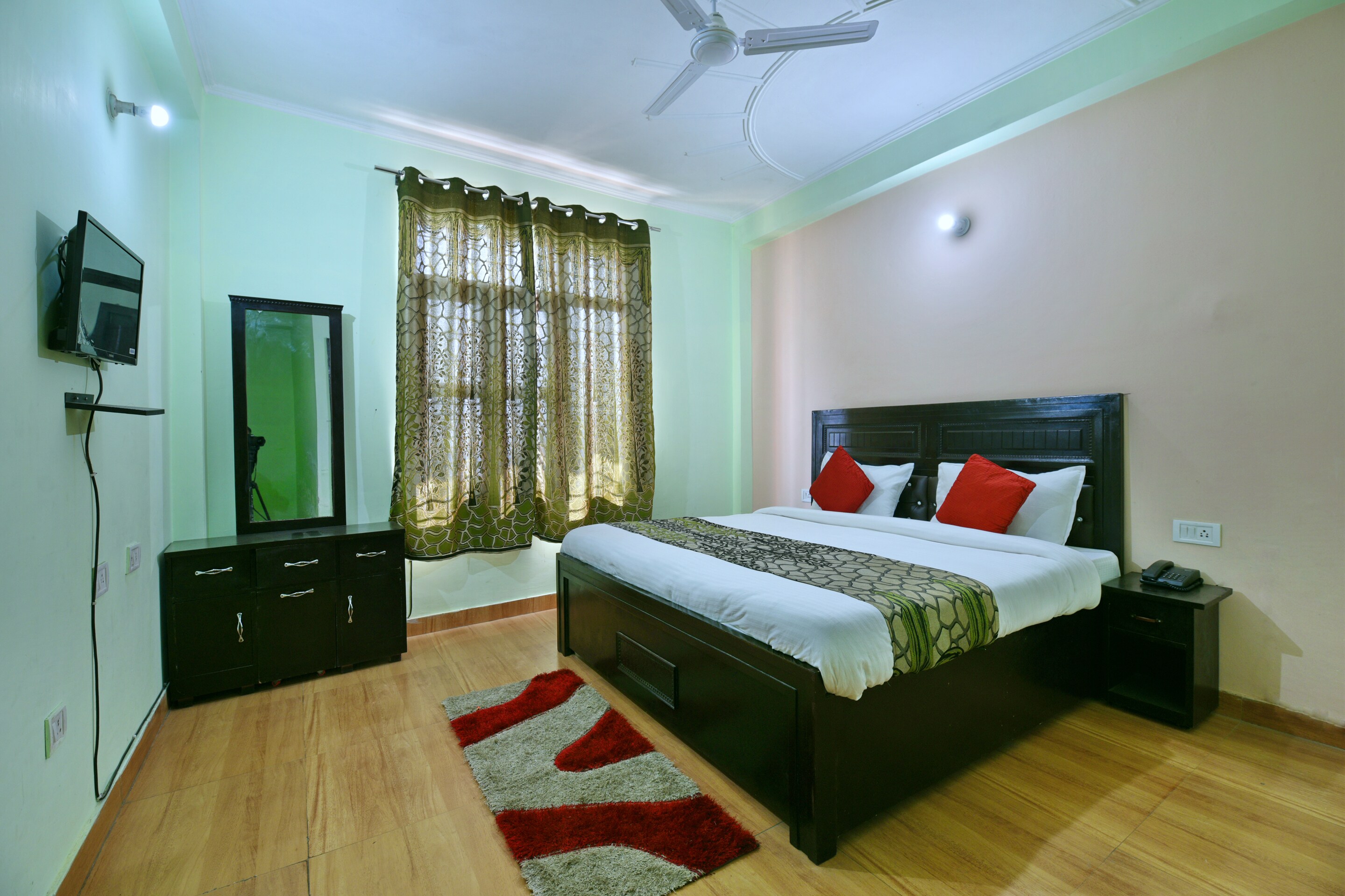 OYO 8987 HD View Point, OYO Rooms Nainital, Book @ ₹1095 - OYO