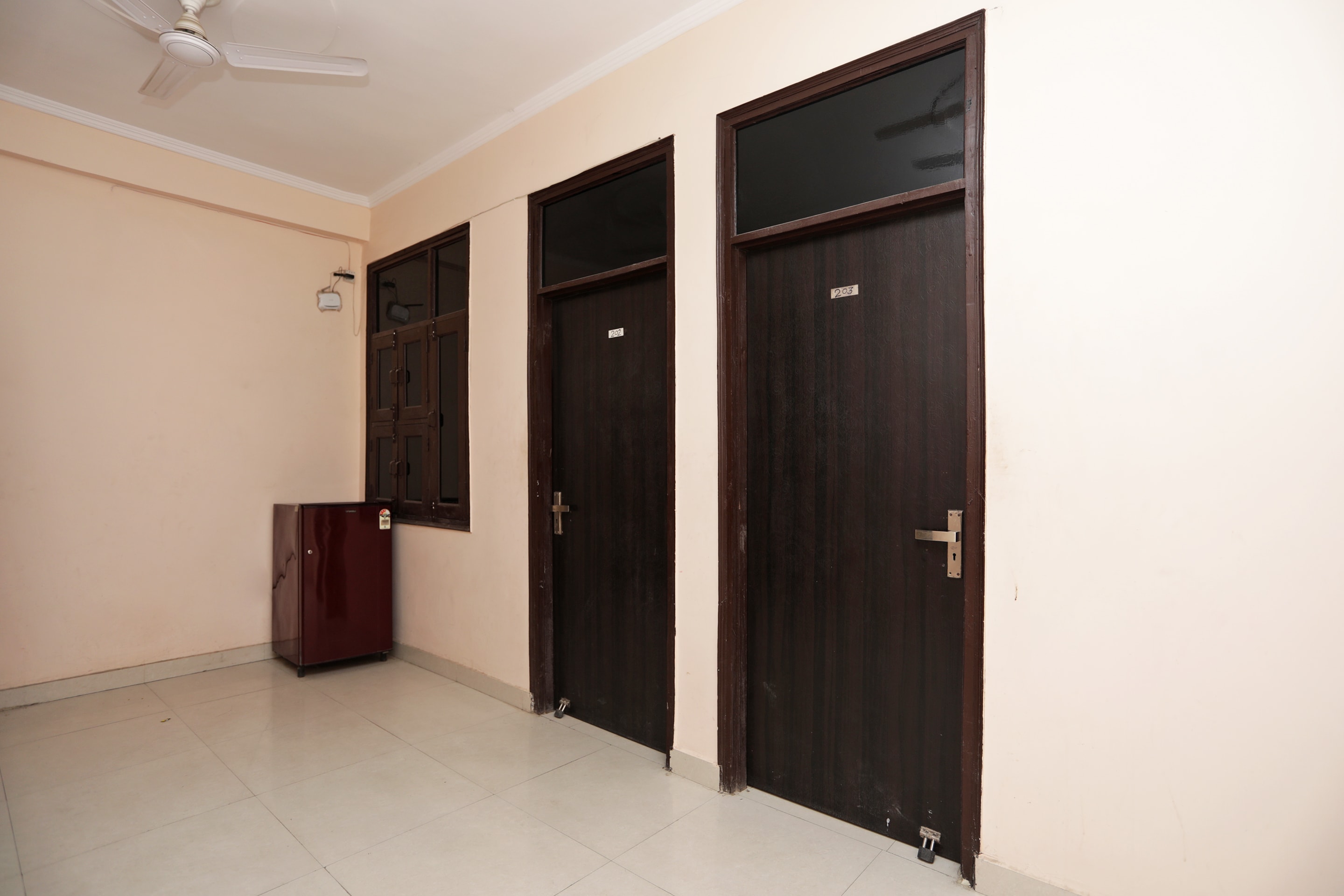 Hotel O RN 32, Flagship Noida, Book @ ₹680 - OYO