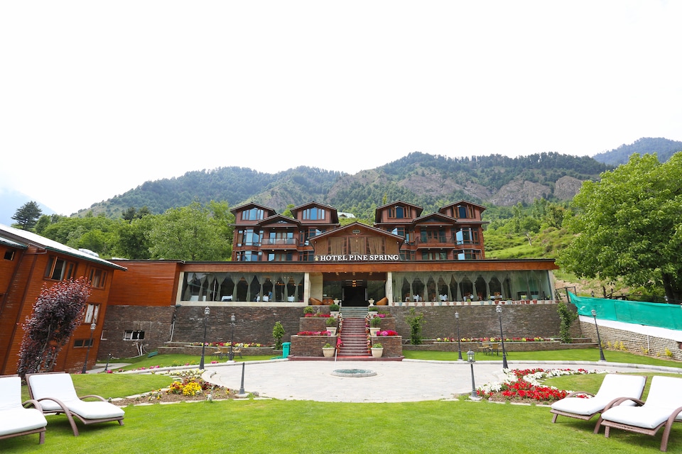 OYO 9085 Hotel Pine Spring, Premium Pahalgam, Book @ ₹2413 - OYO