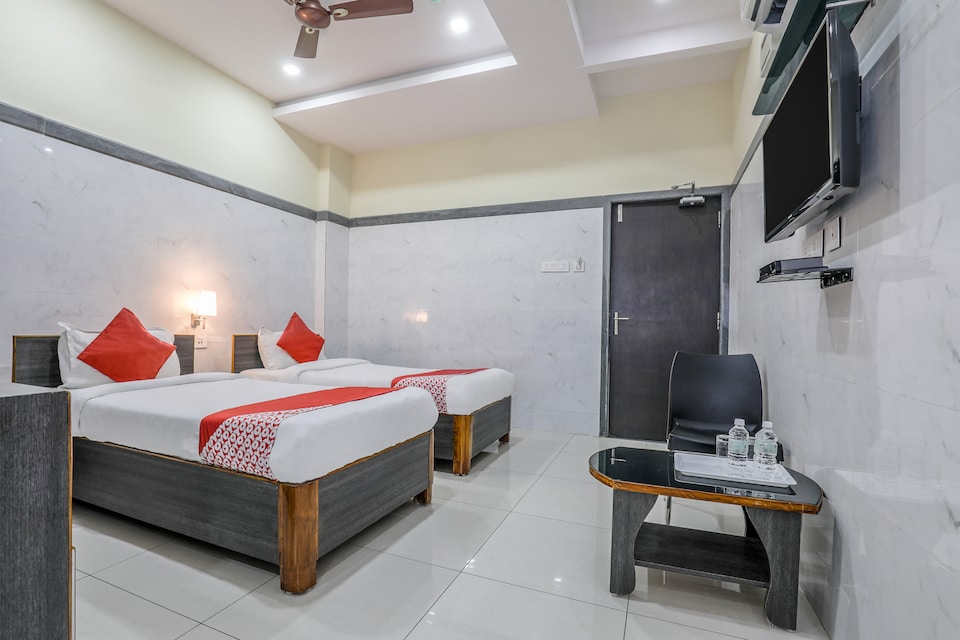 Super OYO Flagship Hotel Src Grand, Flagship Vijayawada, Book @ ₹1517 - OYO
