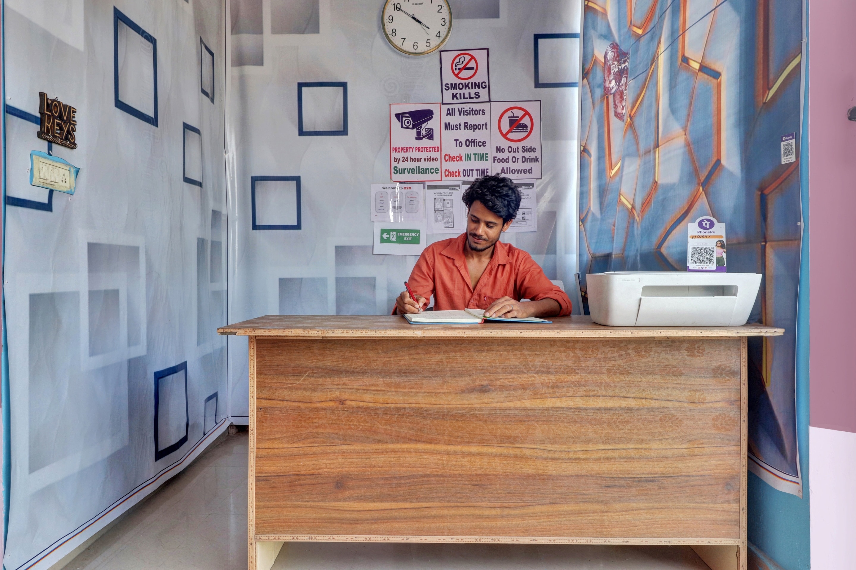 Hotel O The comfort corner, Flagship Ghaziabad, Book @ ₹684 - OYO