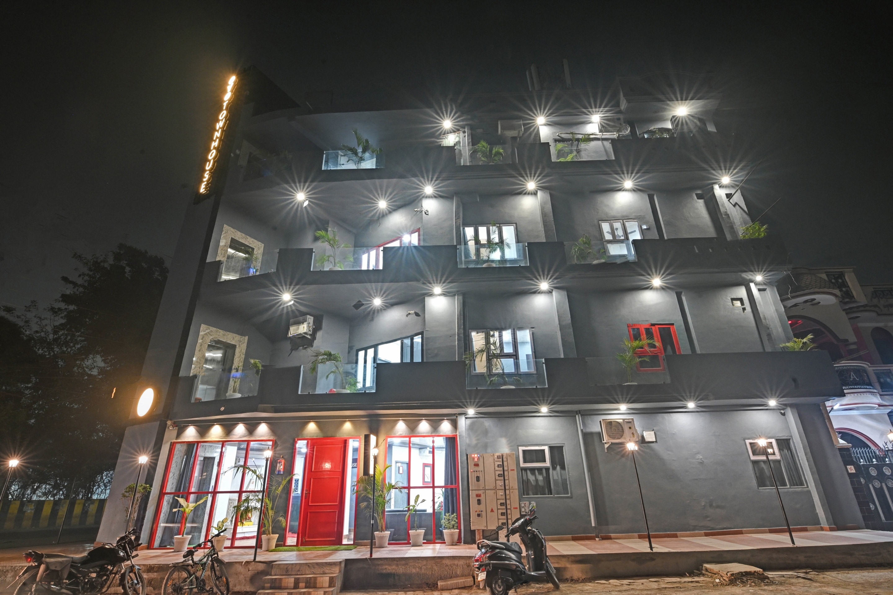 Townhouse Super- Govind Nagar, Townhouse Kanpur, Book @ ₹1063 - OYO