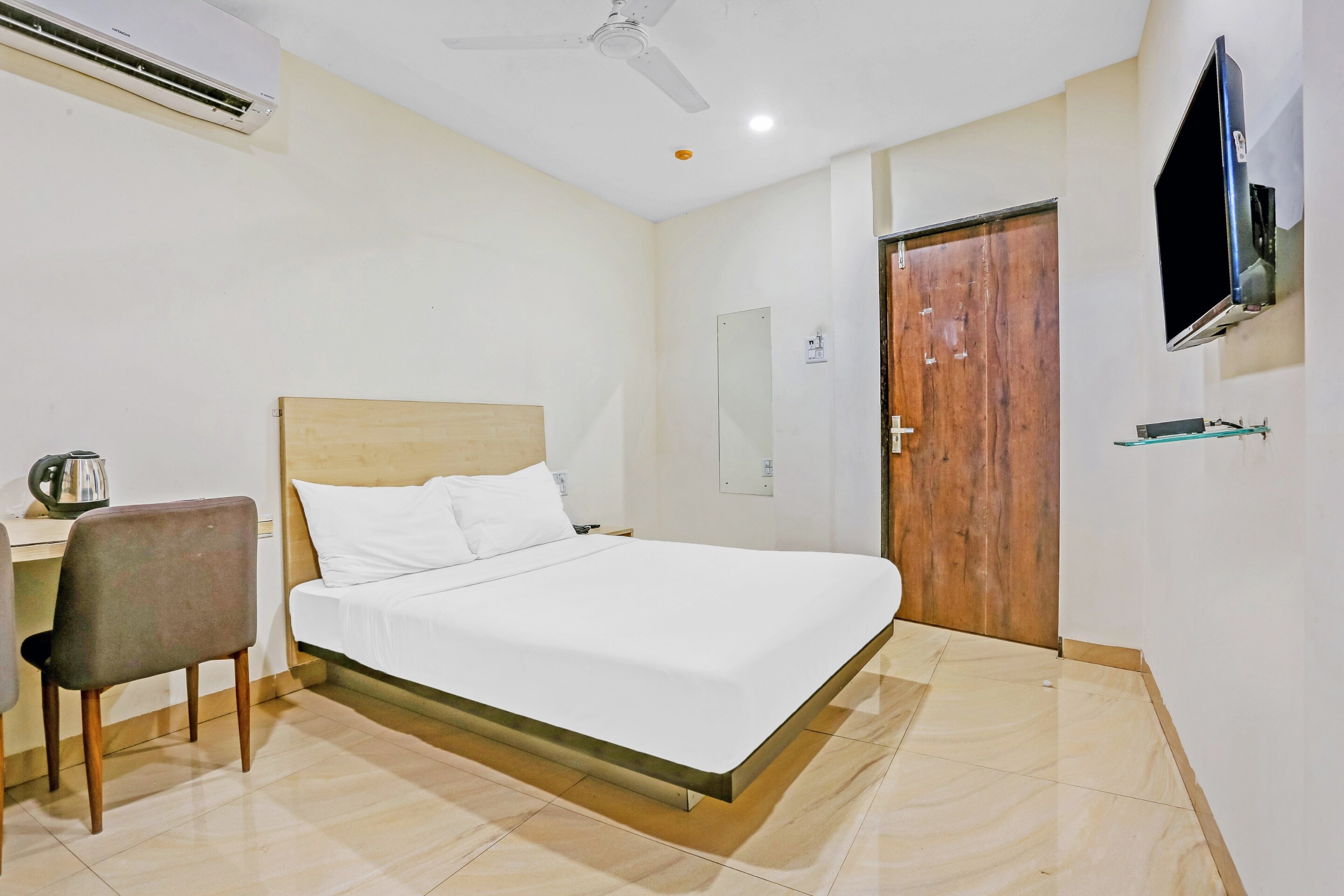 Super OYO Collection O 84249 Hotel Ulife, Collection O Mumbai, Book ...