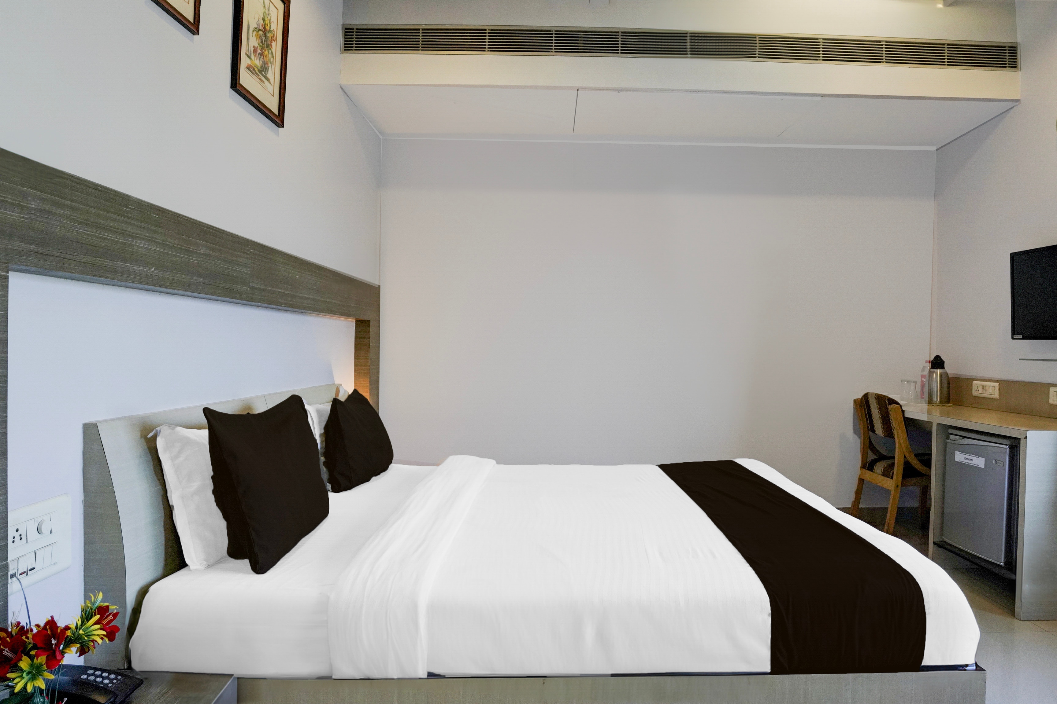 Hotels in 150 Feet Ring Road, Rajkot for Luxury Oyos Starting @ ₹1225 ...