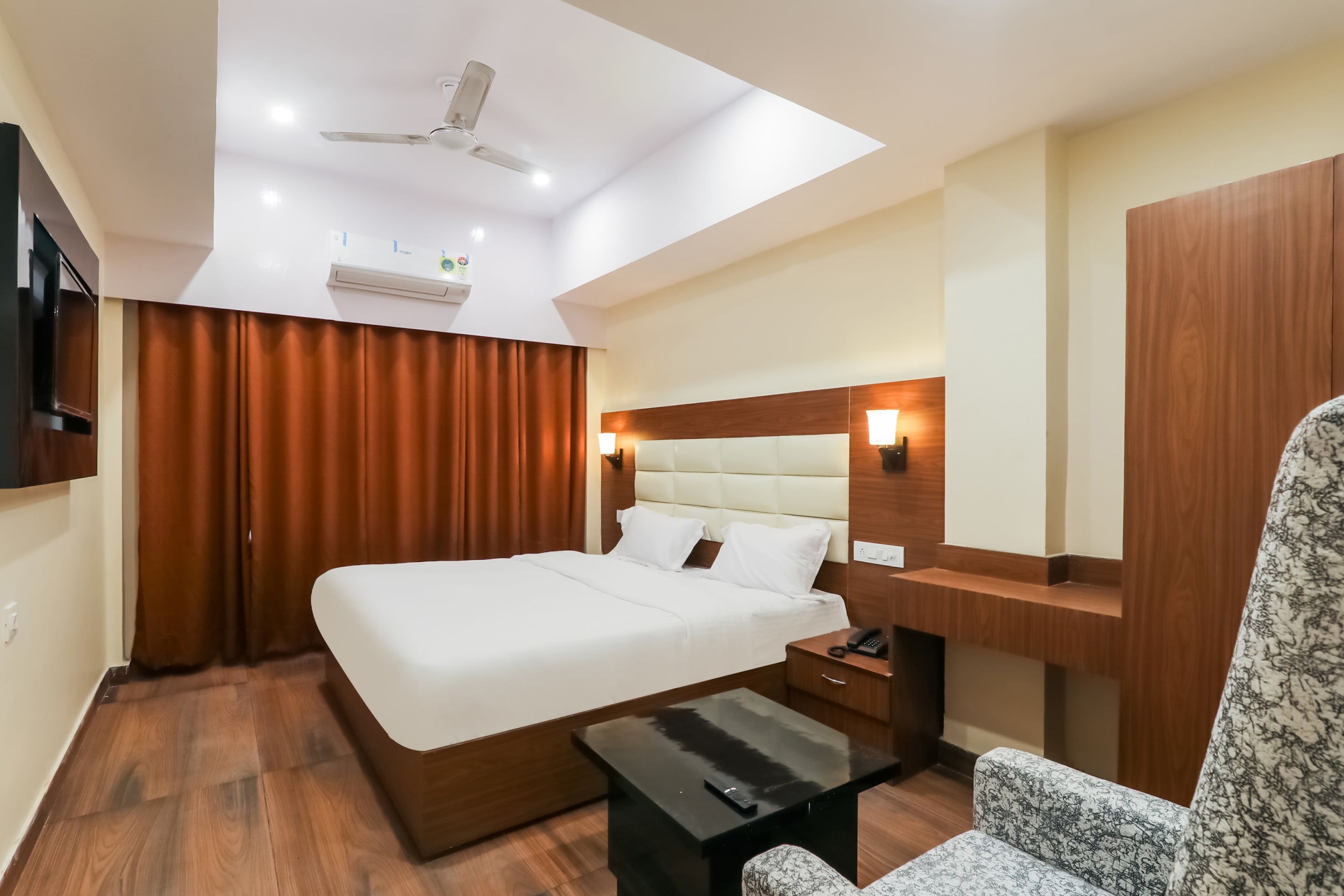 OYO Hotel The Grand Celebration, OYO Rooms Patna, Book @ ₹738 - OYO