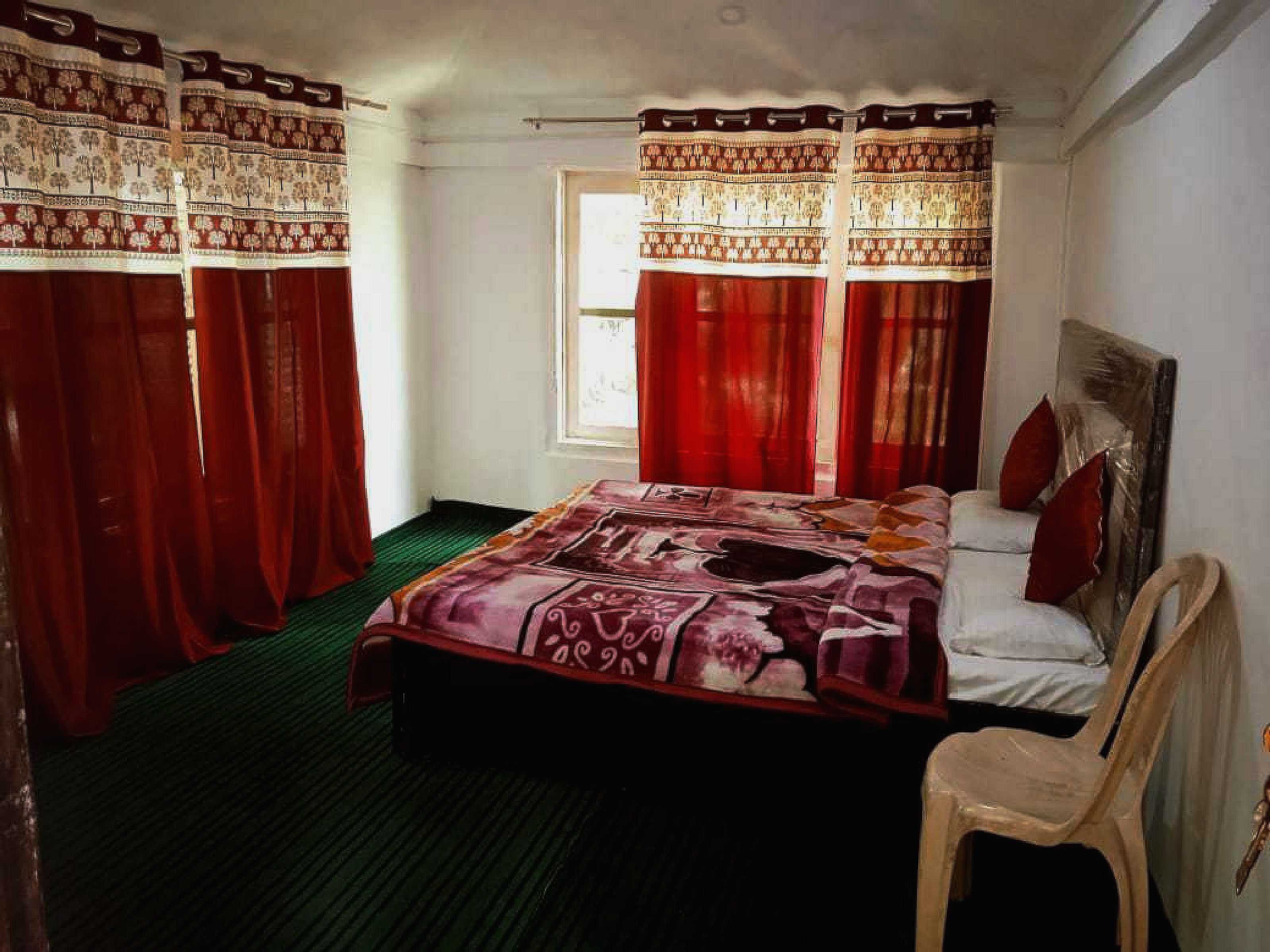 Hotel O Home Homestay Manzoor Dedard, Home Pahalgam, Book @ ₹828 - OYO