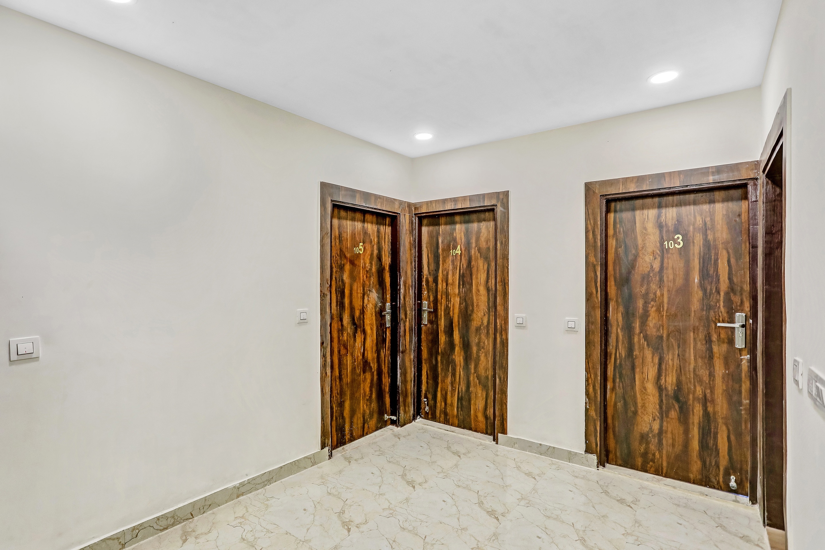 OYO Flagship Hotel Garden Inn, Flagship Delhi, Book @ ₹702 - OYO