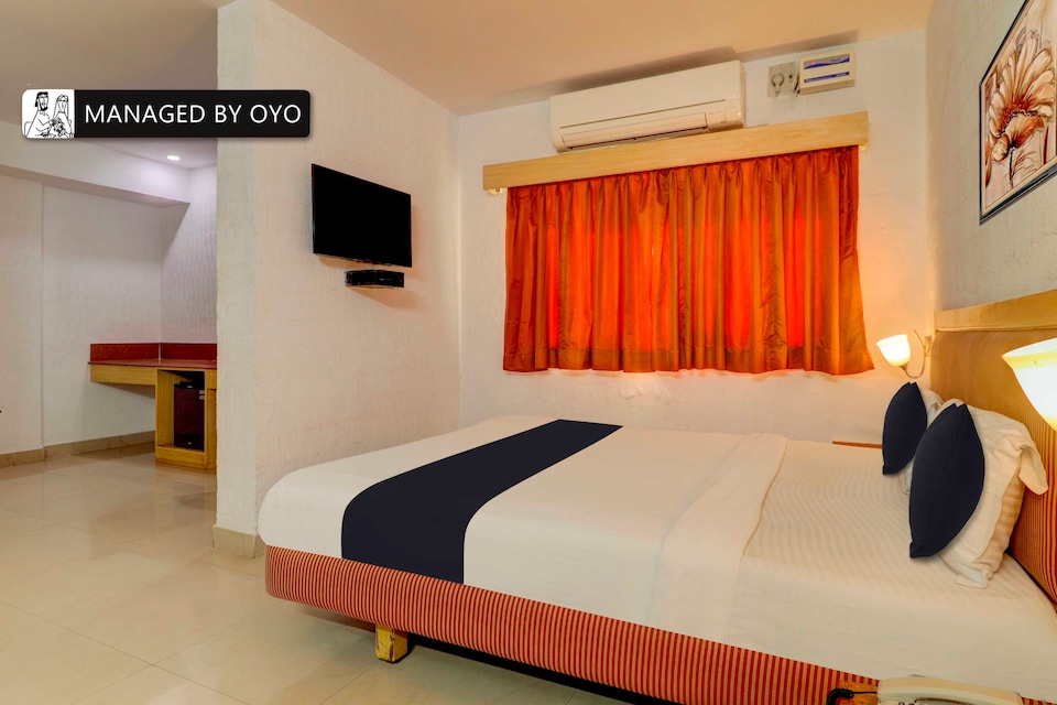 Super OYO Townhouse OAK Hotel SSV Grand, Townhouse Oak Hyderabad, Book ...