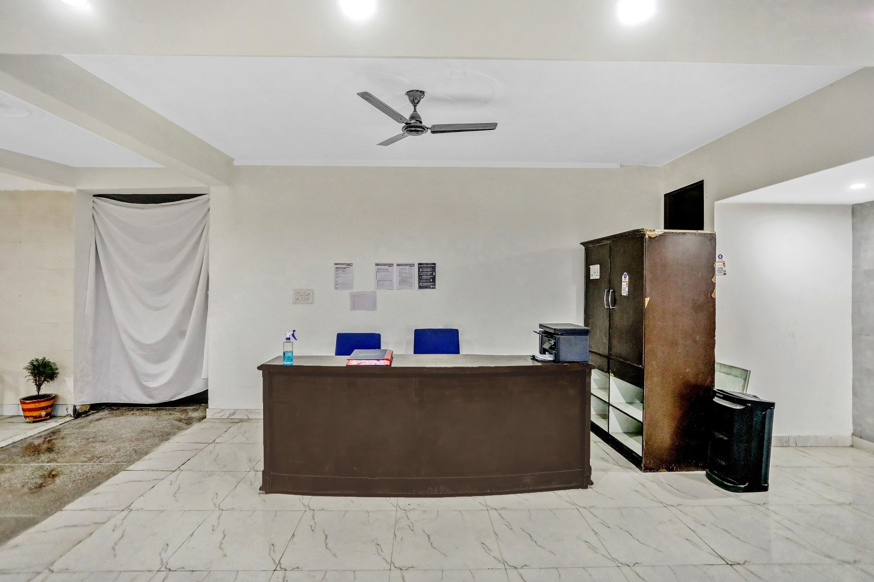 Collection O AP Grand, Collection O Noida, Book @ ₹1123 - OYO