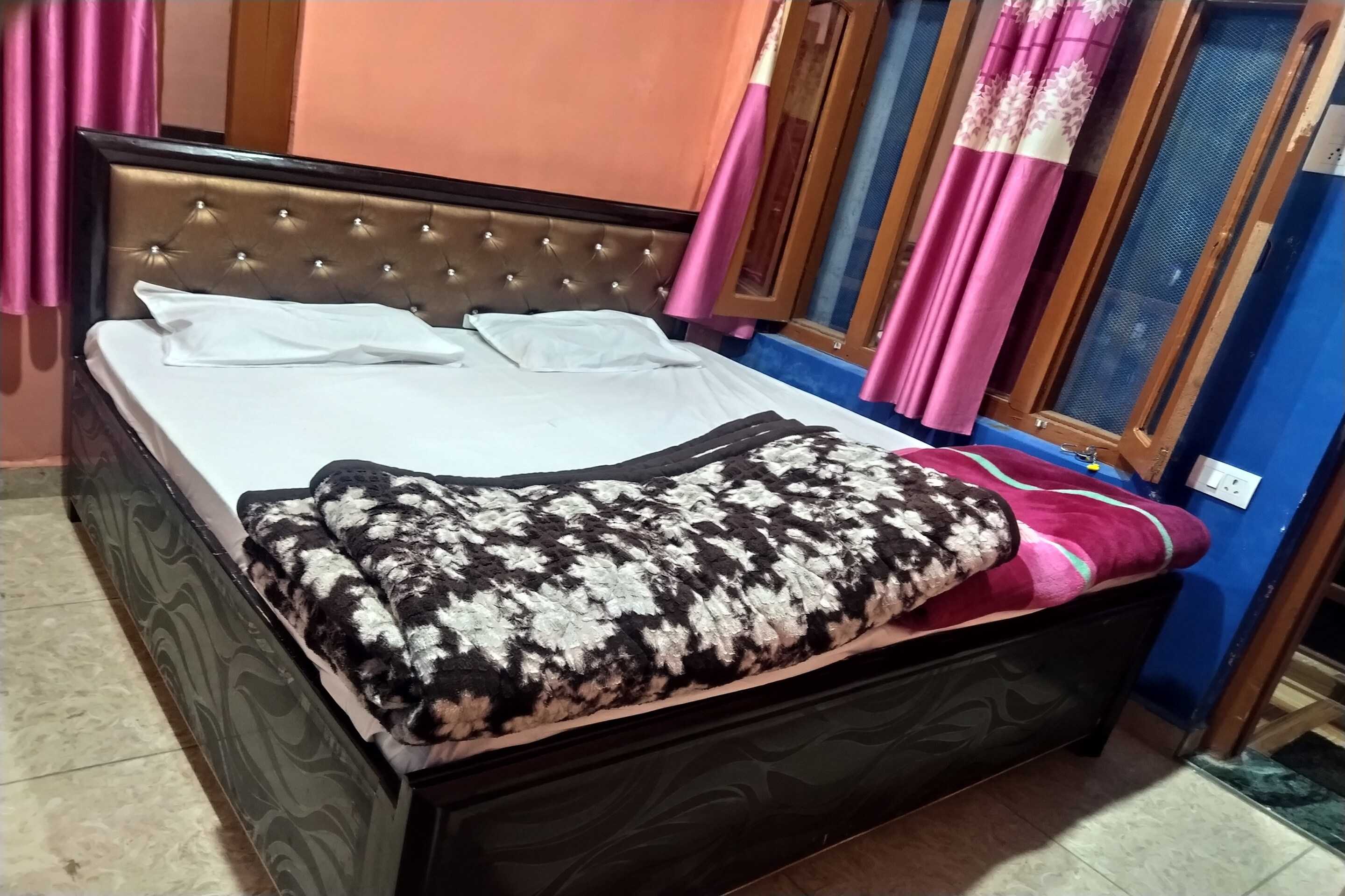 SPOT ON Navrang Sweets , Home Stay And Restaurant, SPOT ON Almora, Book ...