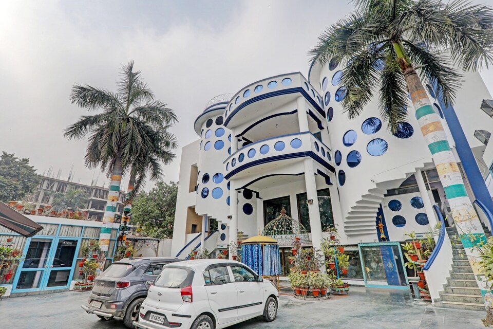 Capital O 86046 Uday Raj Lawn, Capital O Lucknow, Book @ ₹1095 - OYO