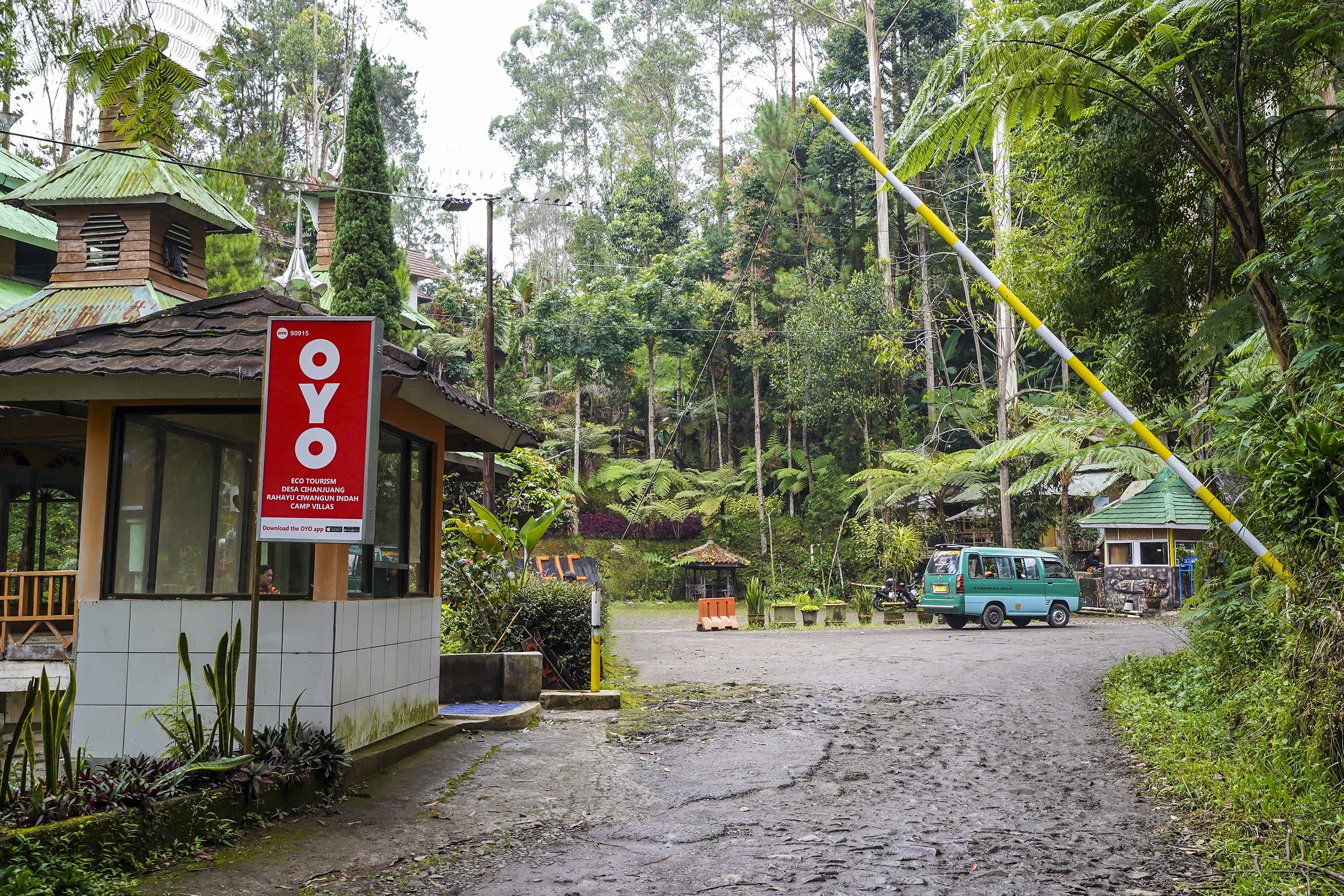 OYO Homes 90915 Eco Tourism Desa Cihanjuang Rahayu Ciwangun Indah Camp ...