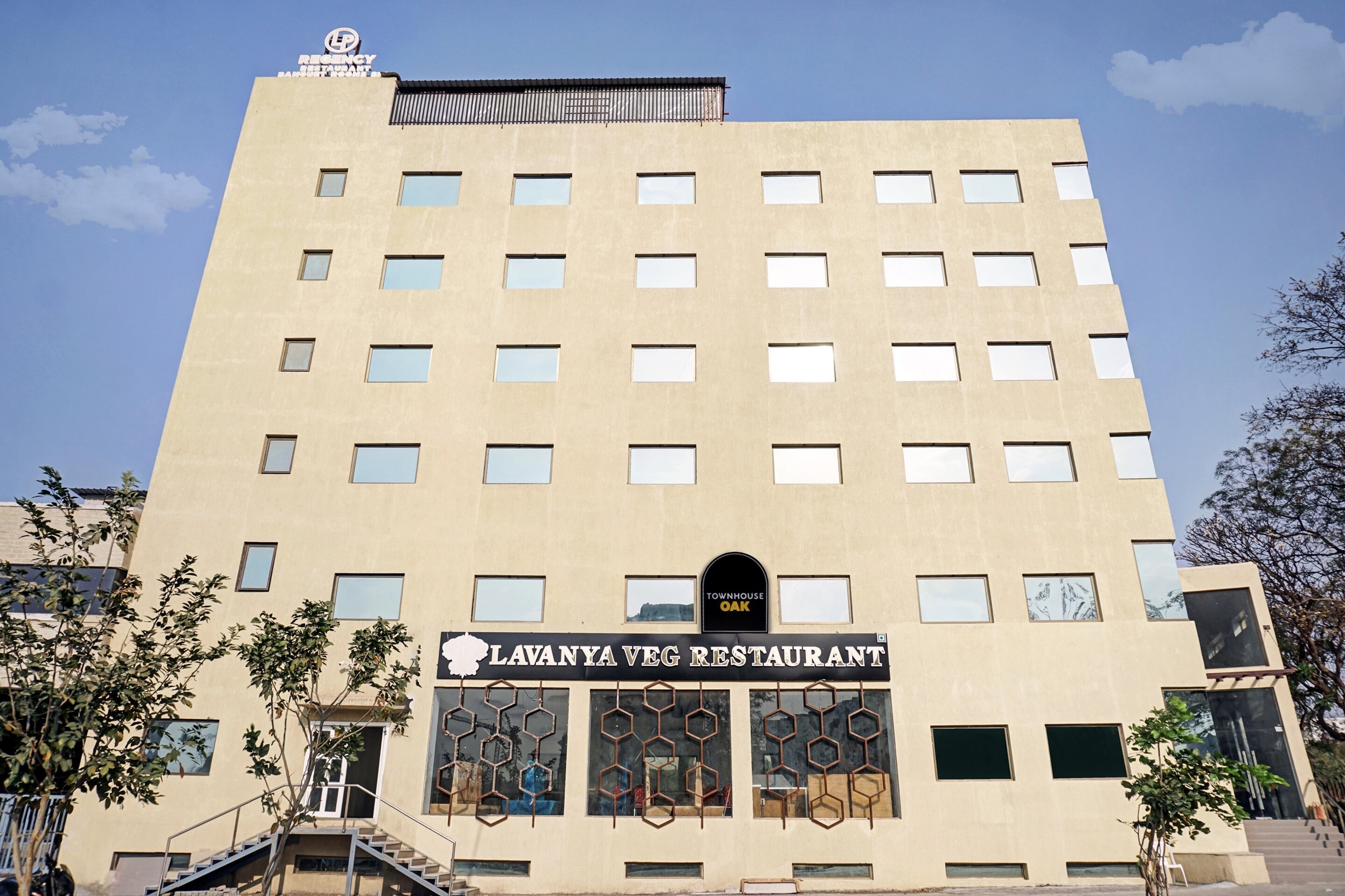 Hotel O LP Regency, Townhouse Pune, Book @ ₹1009 - OYO