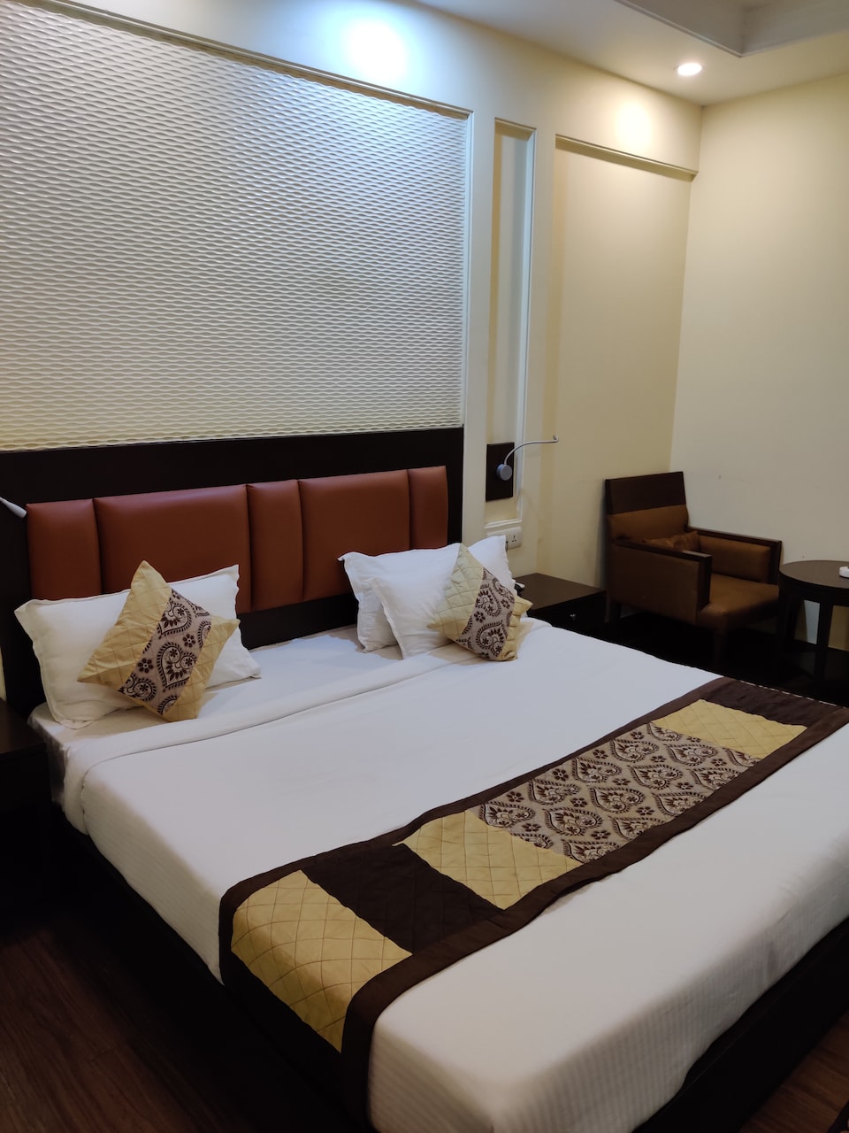 OYO 87237 Hotel Moonlight, OYO Rooms Faridabad, Book @ ₹986 - OYO