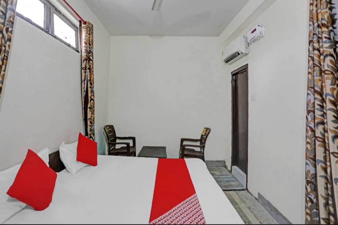 OYO Hotel Grand View, OYO Rooms Noida, Book @ ₹1194 - OYO