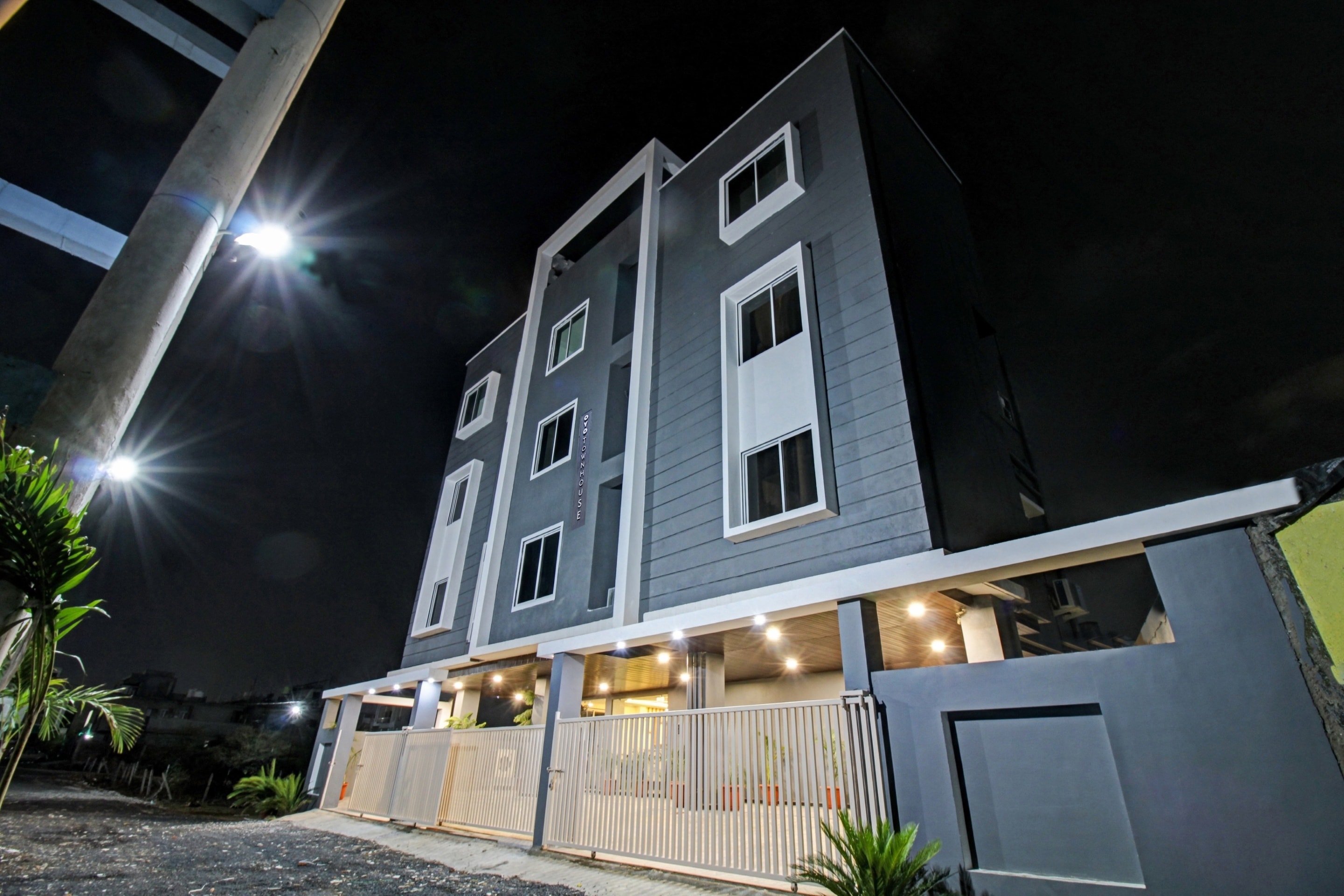 Townhouse Hotels in Dhantoli, Nagpur Starting @ ₹1074 - Upto 68% OFF on ...