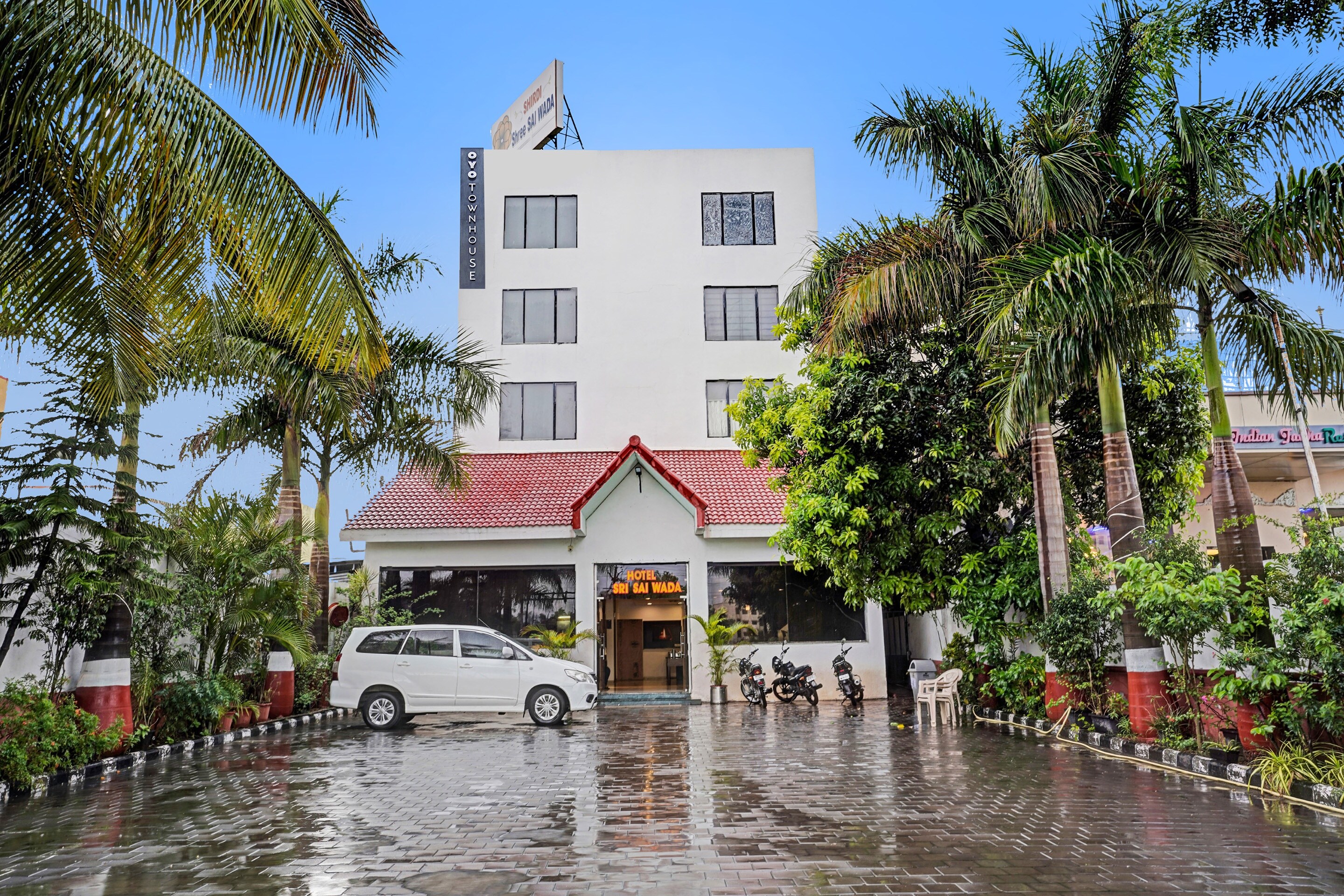 Townhouse Hotels in Hotel Dhantara, Shirdi Starting @ ₹1034 - Upto 65% ...